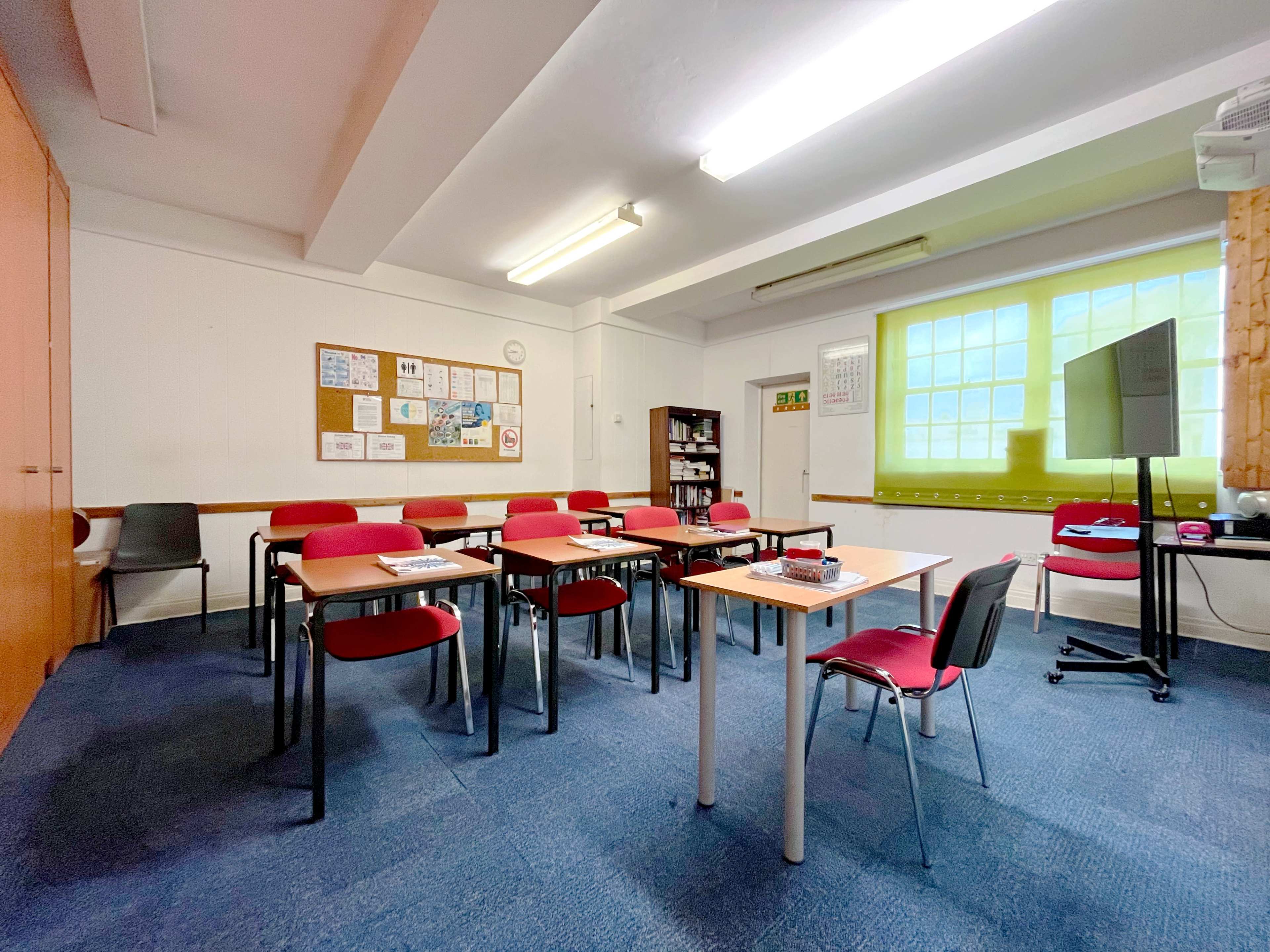 Global London College | Classroom for teaching anything, London | Off ...