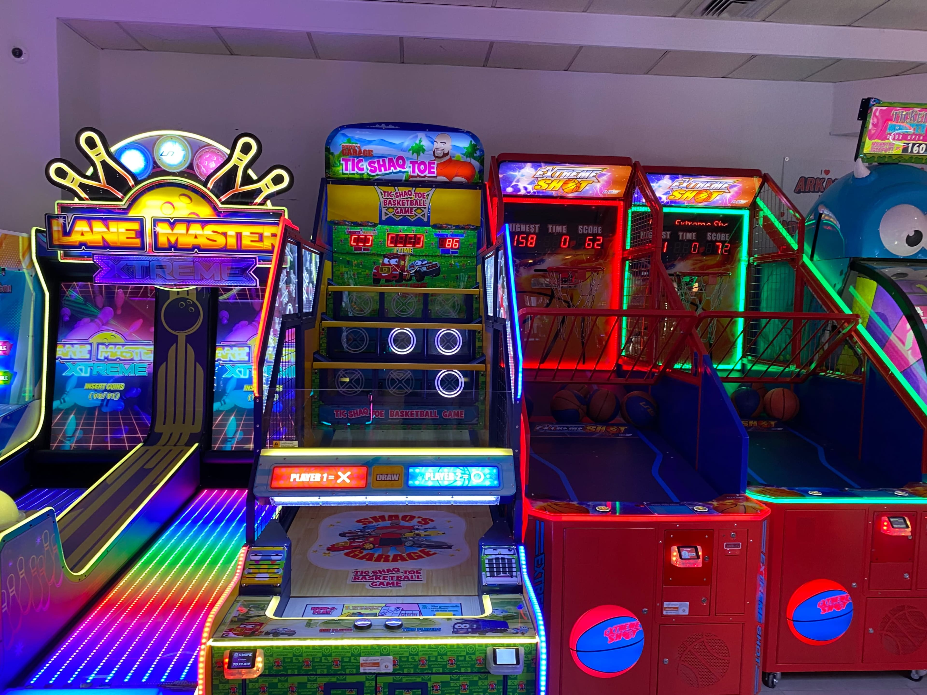 Super cool fun gaming spot with over 35 arcades and a photobooth, New ...