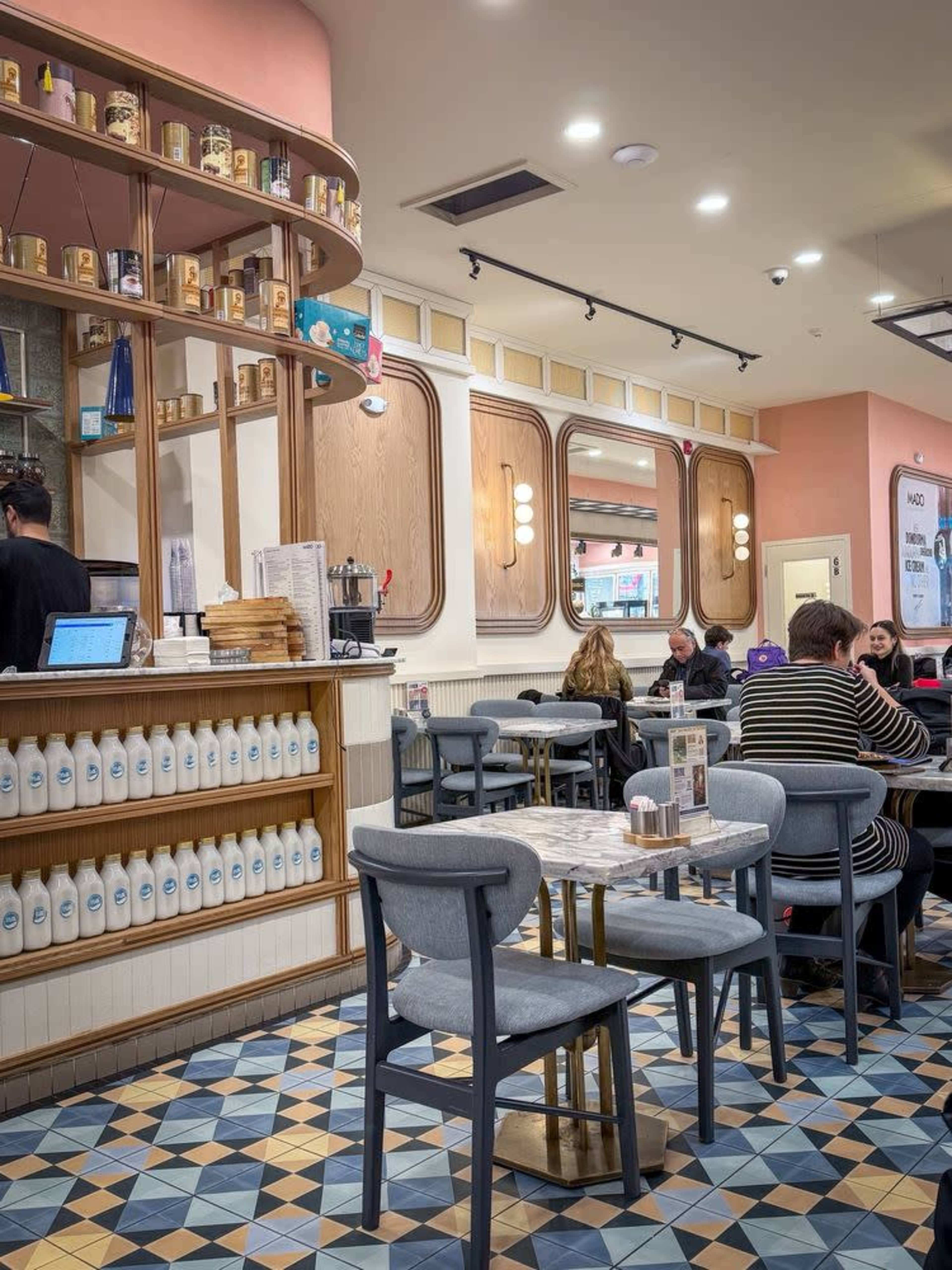 Host Nest | Maddo Restaurant Yonge St, Toronto | Off-Site | Peerspace