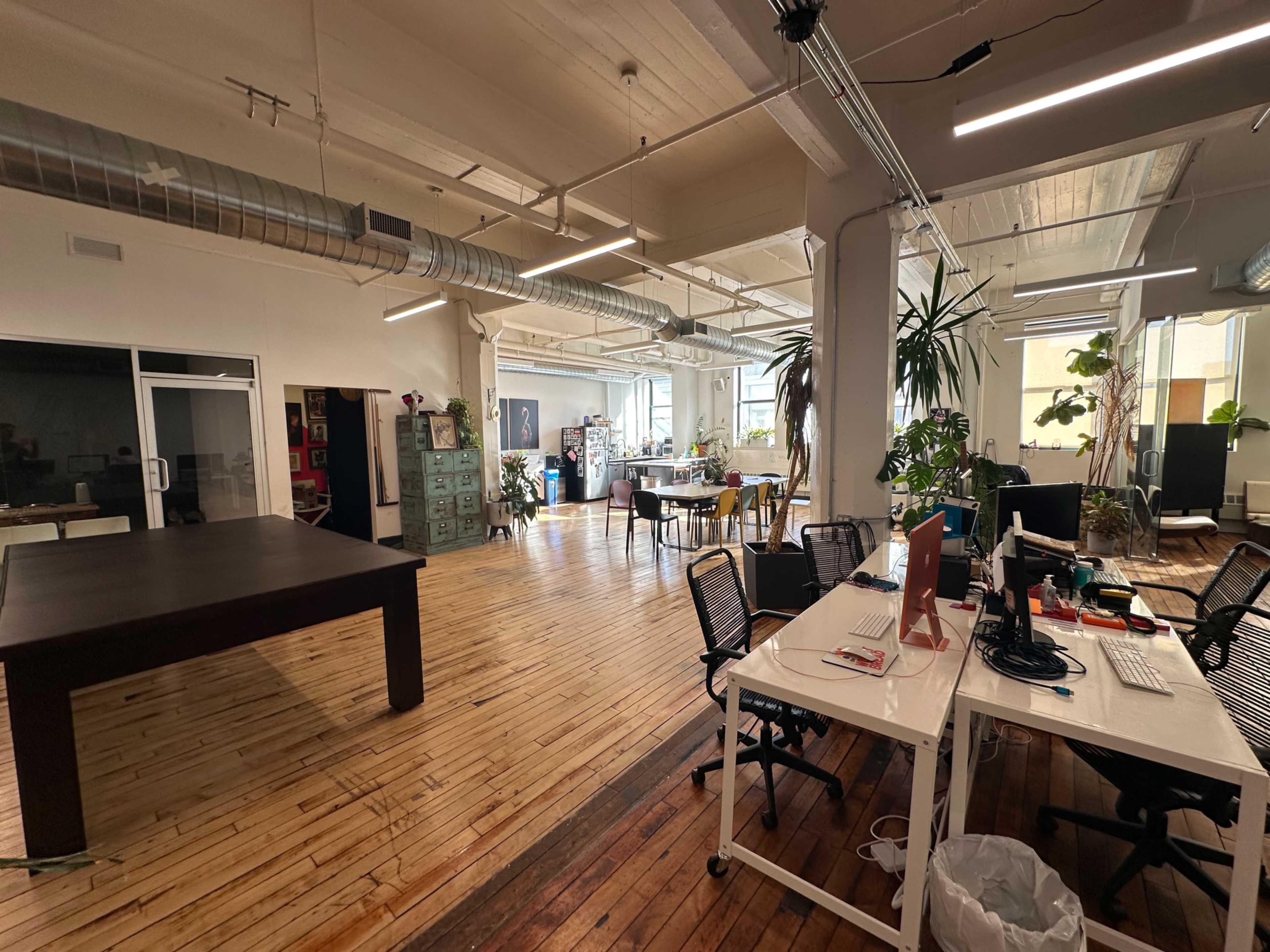 Large studio with three conference rooms, kitchen and small photo ...