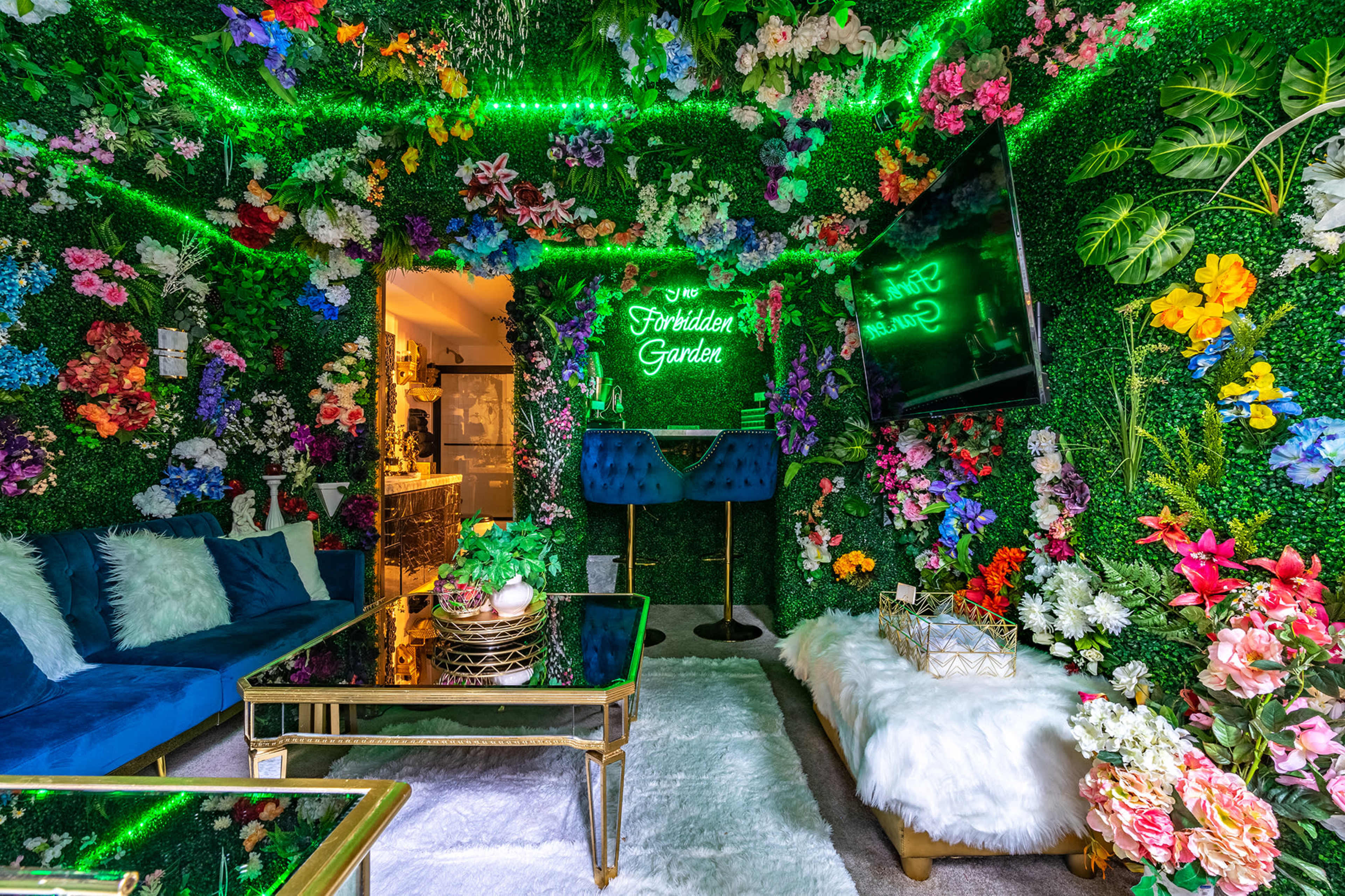 The Forbidden Garden, Entire guest suite in Central Seattle, SEATTLE ...