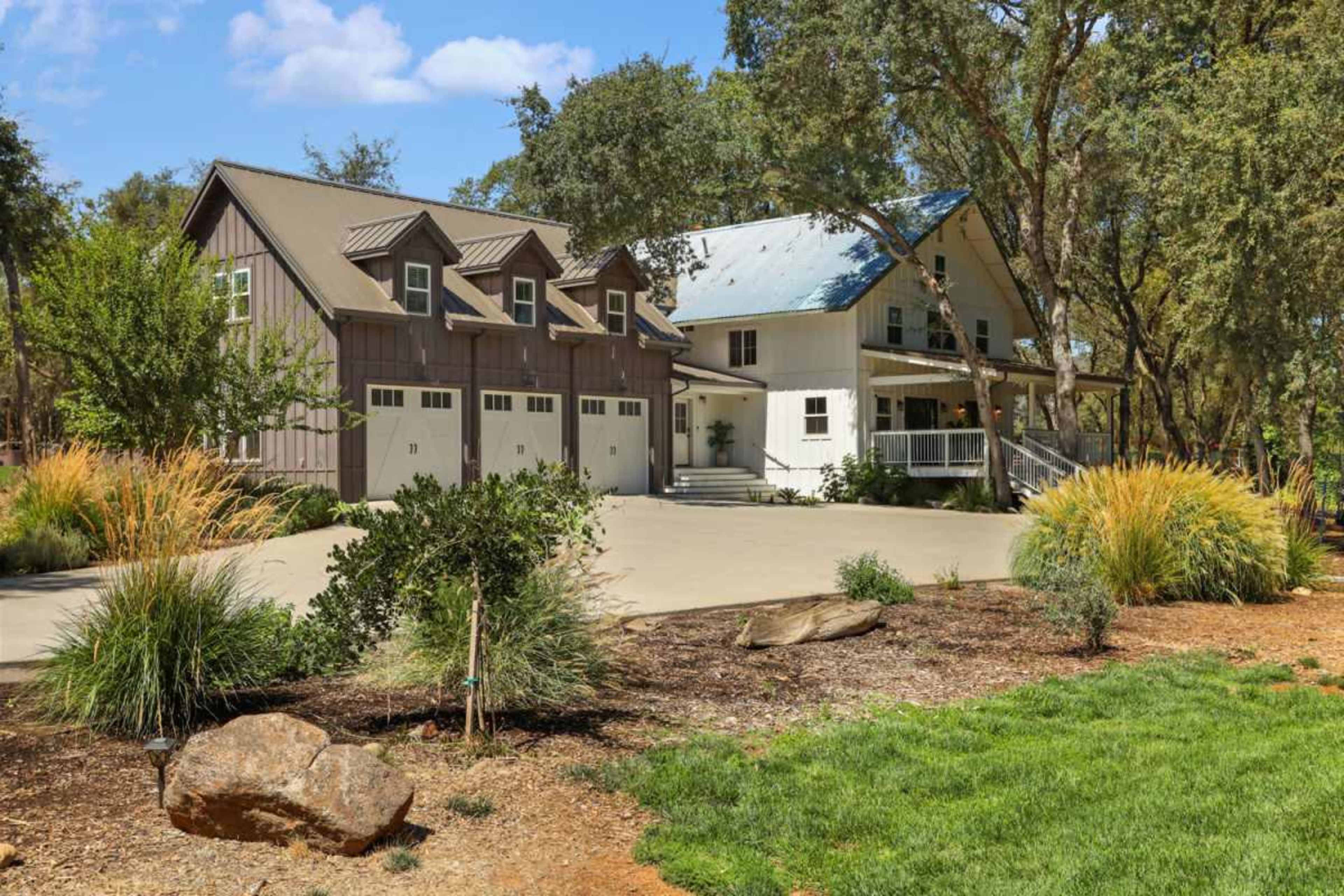 Private 20 Acre Ranch w/Pickleballcourt, serene landscapes, and Pool ...