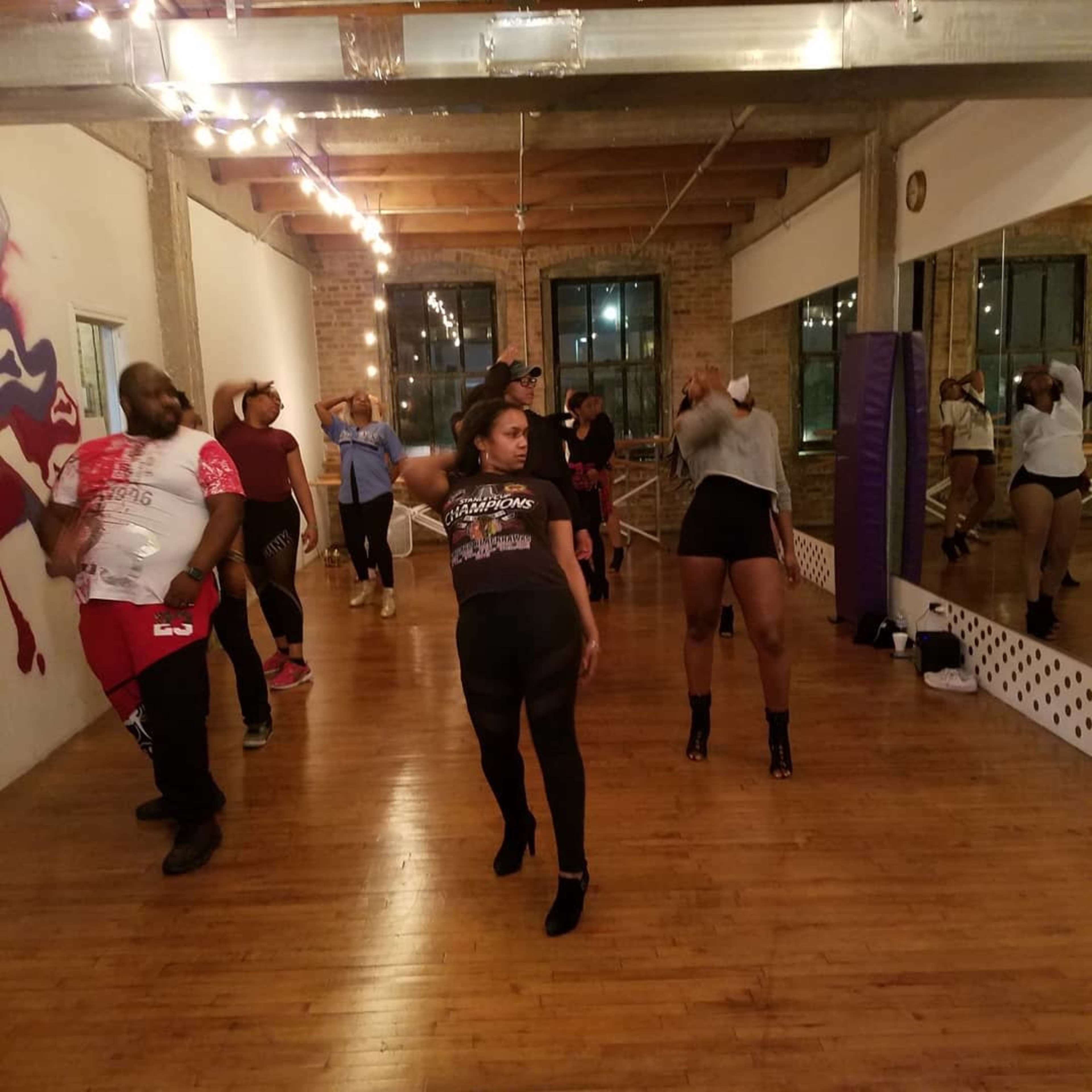 Large Creative Dance Studio, Chicago, IL | Event | Peerspace