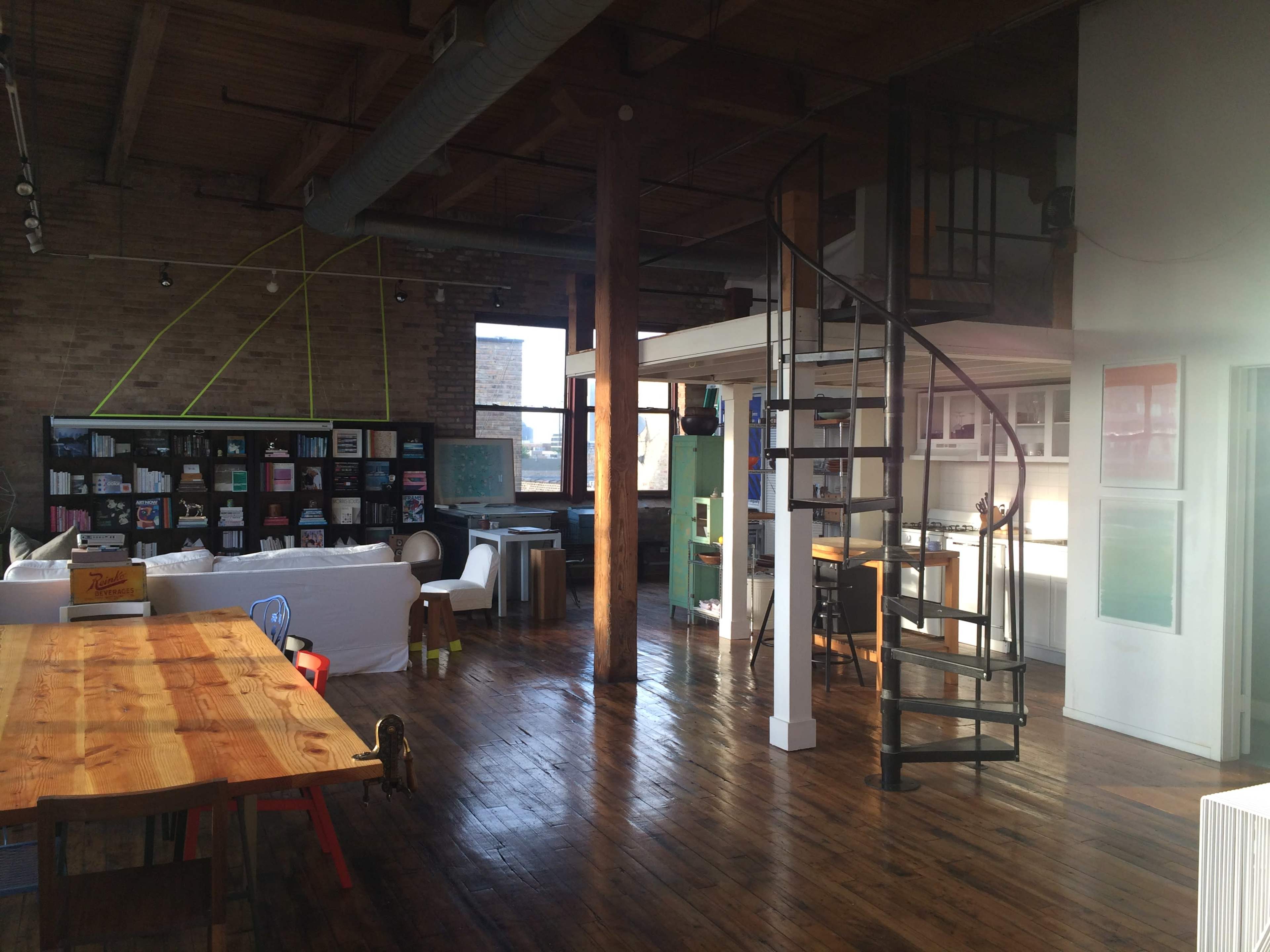 Sunny Industrial Artists Loft Restaurant Row West Loop, Chicago, IL ...