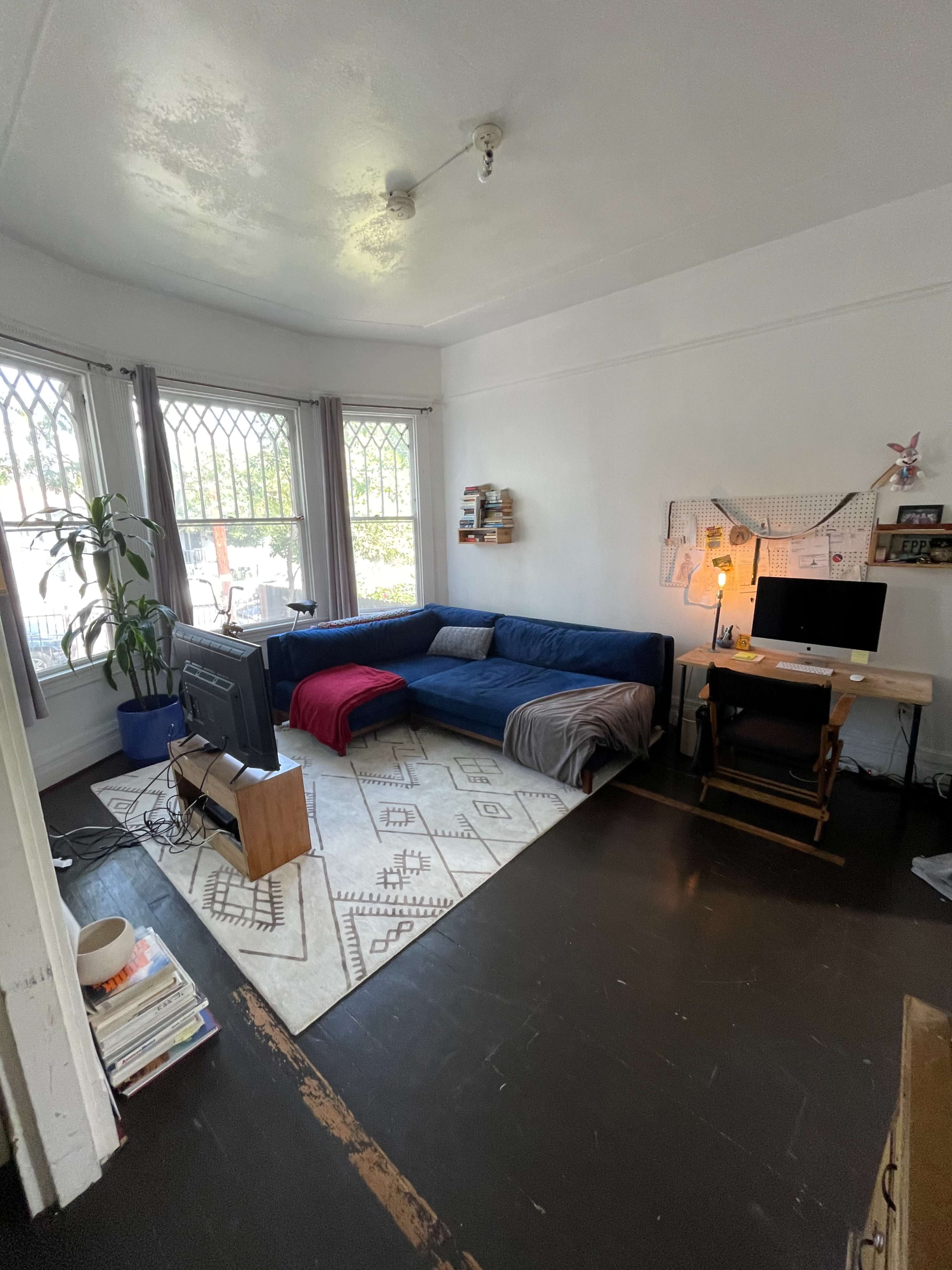 Unique One Bedroom, High Ceilings and Crown Molding Near Staples Center ...