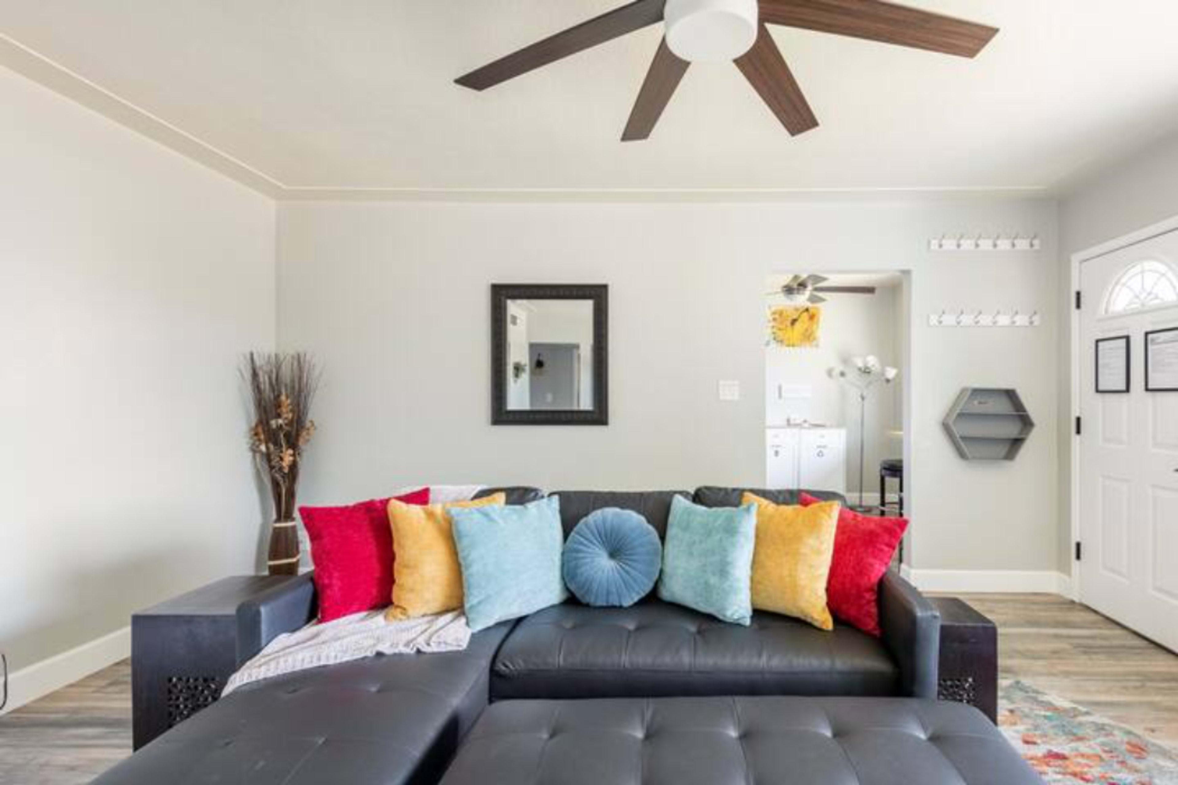 Wellness House + Dog friendly+ Full kitchen & backyard, Phoenix, AZ ...