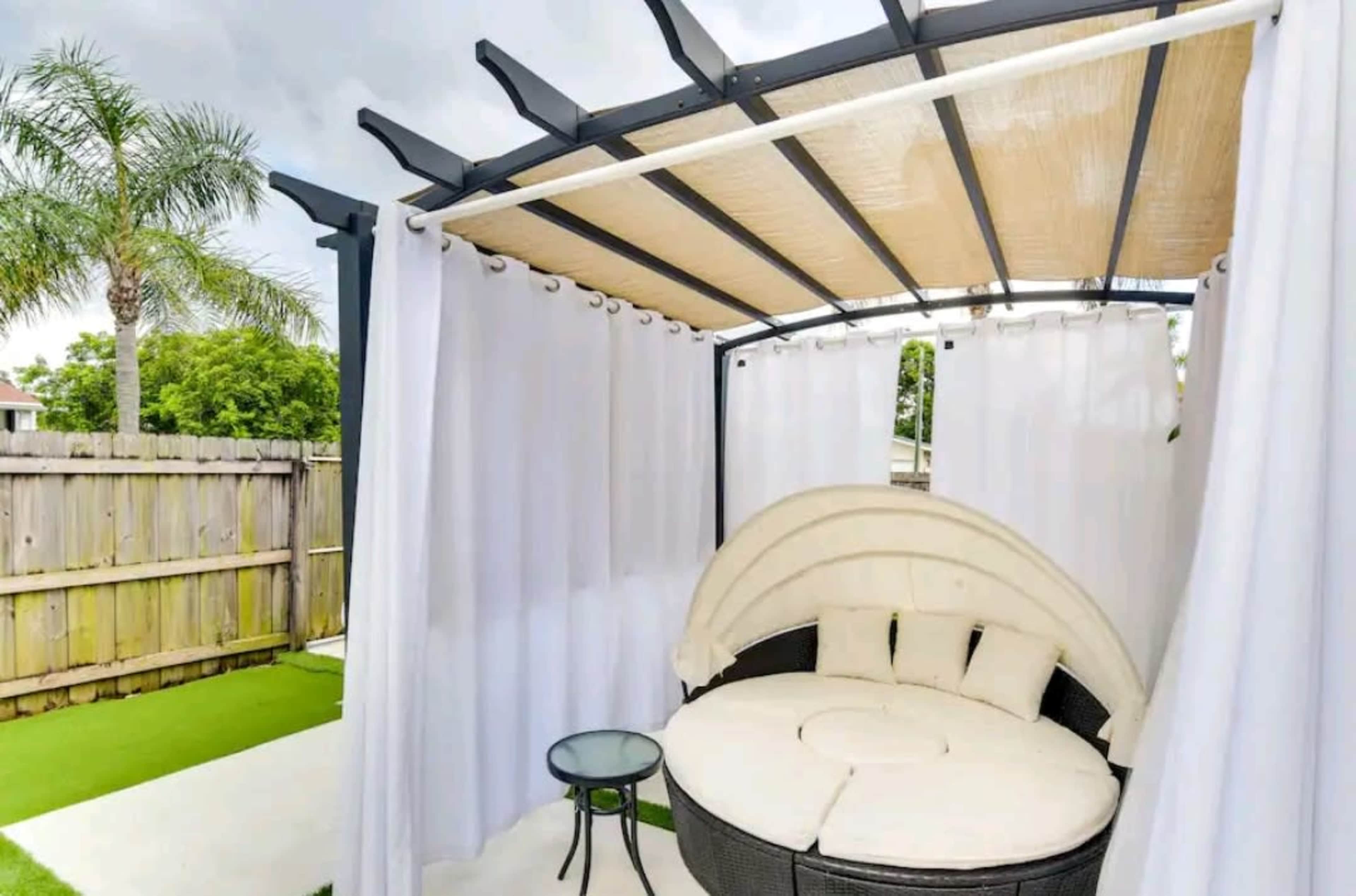 Amazing staycation outdoor space in West Park Perfect for Weddings ...