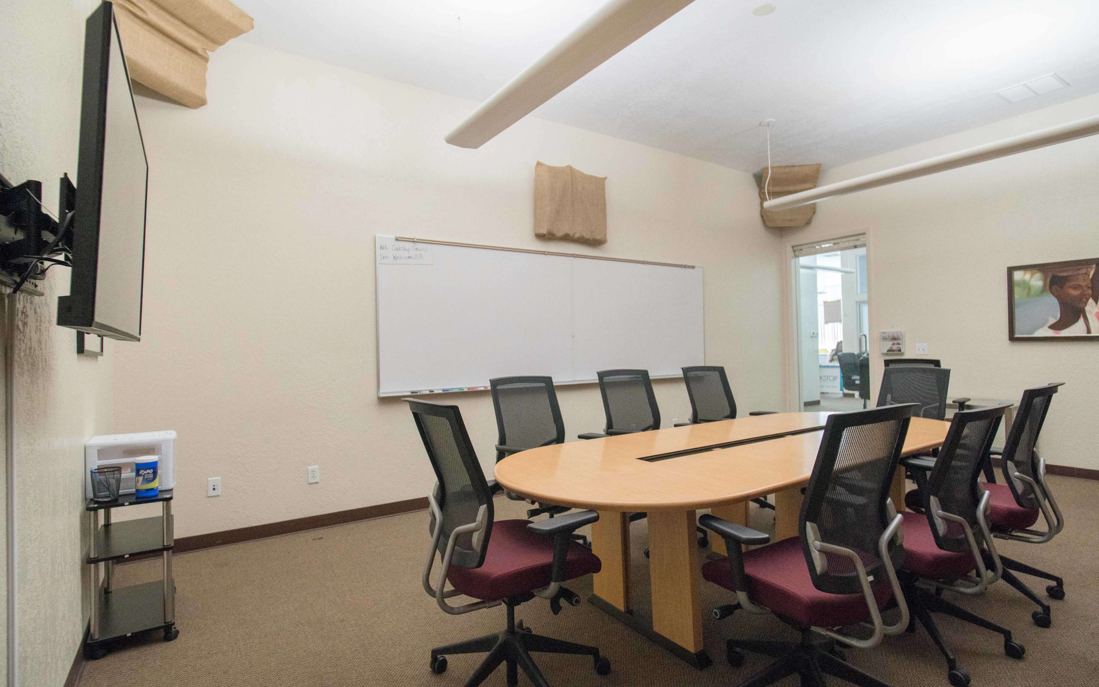 Oakstop | Merritt Meeting Room: Versatile Multimedia Meeting Room ...