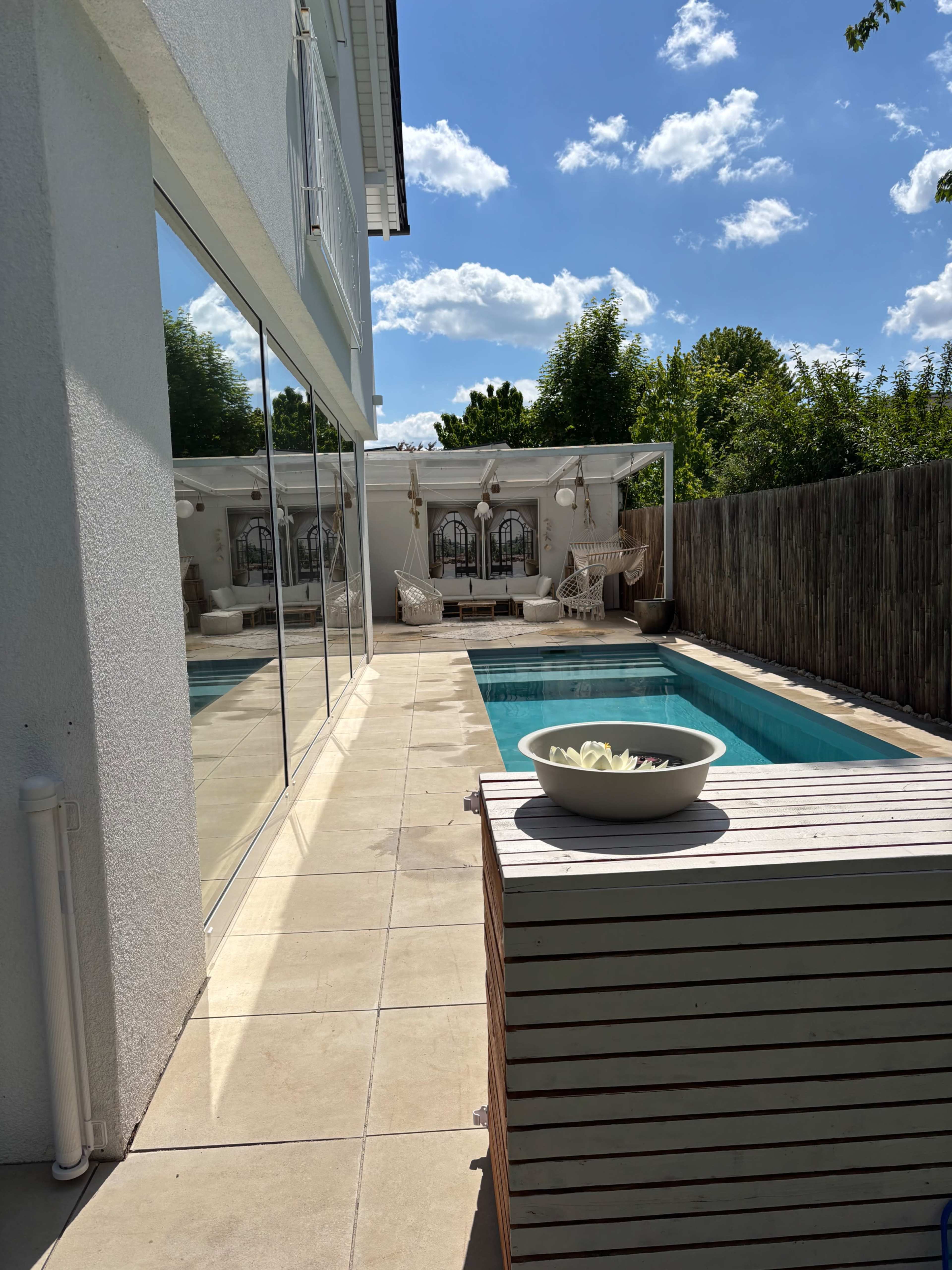 Boho Familienhaus mit Pool, Lampertheim | Production | Peerspace