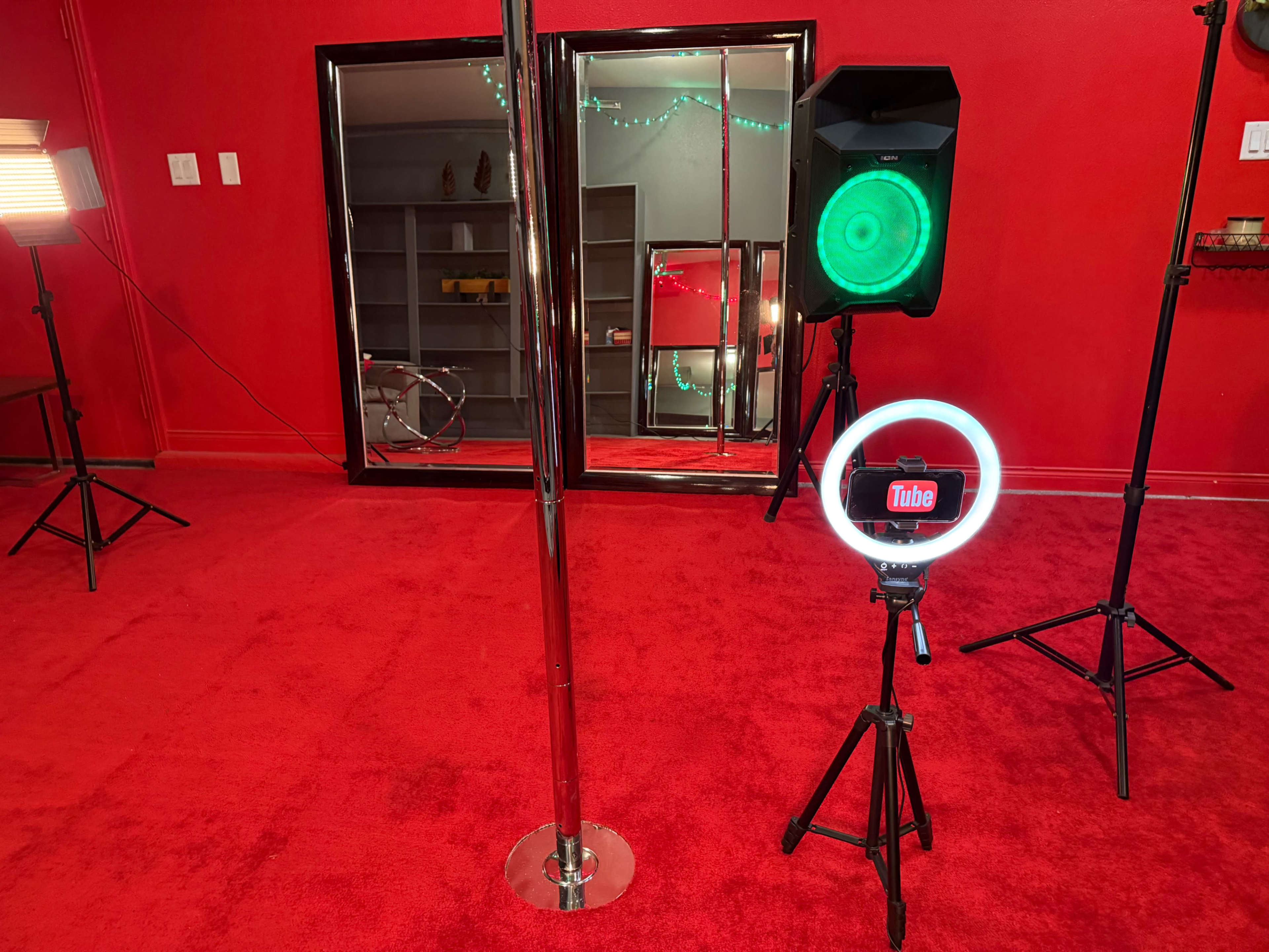 Creative Filming Space w multiple set options in Las Vegas and parking ...