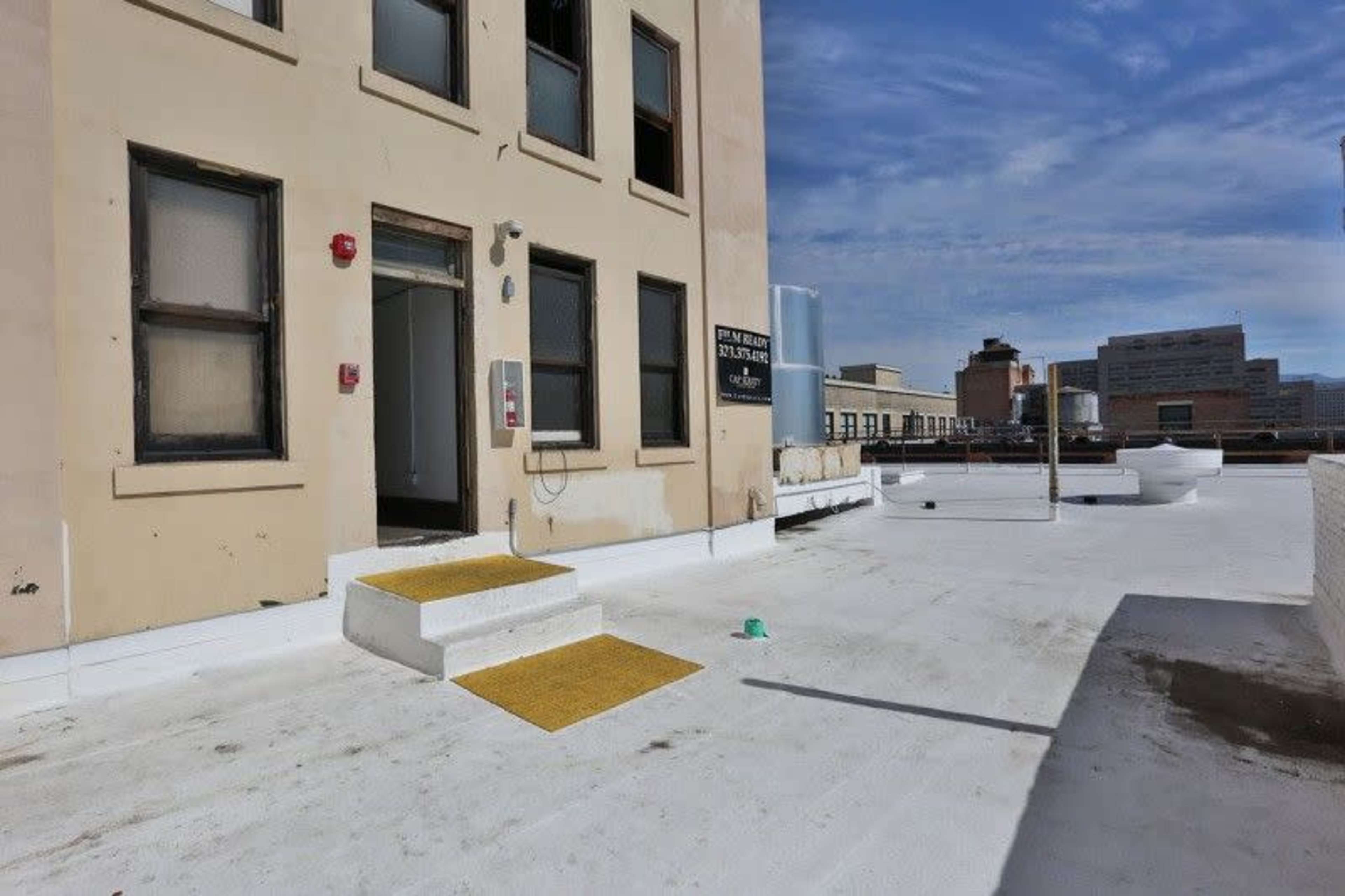 Iconic DTLA Rooftop with Fluorescent Sign, Los Angeles, CA | Production ...