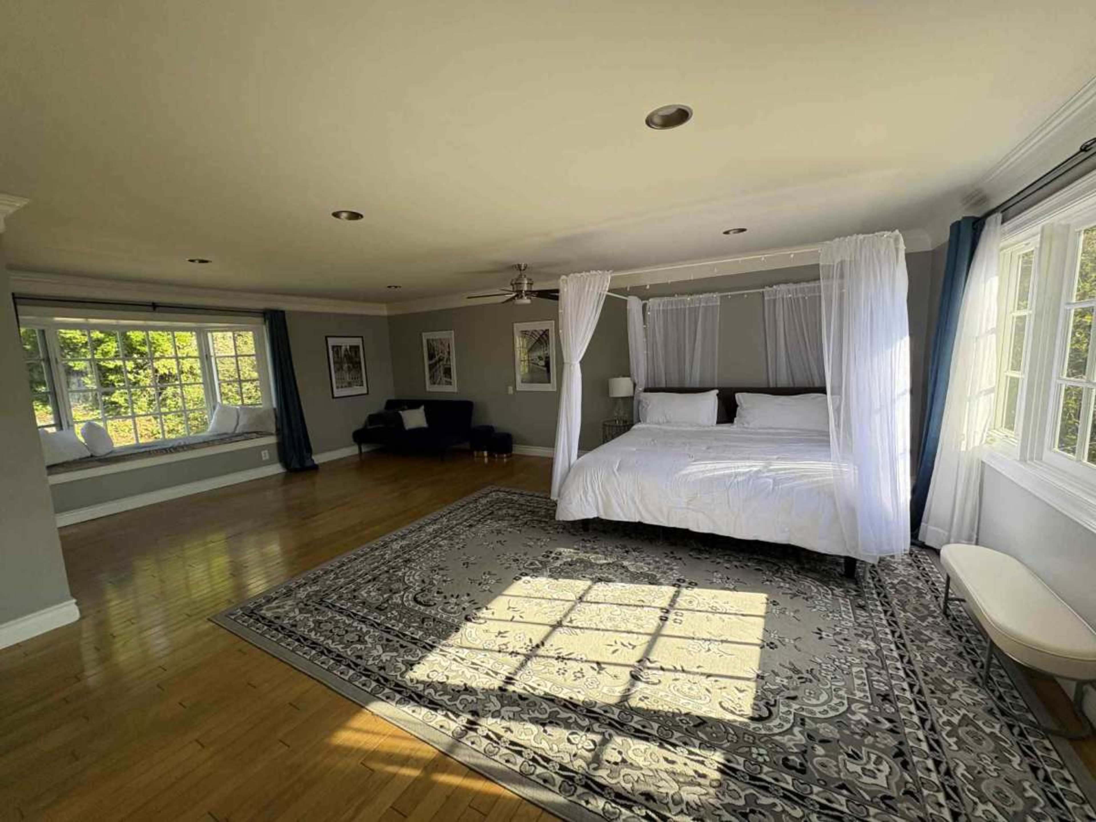 The Violet Lounge - Backyard + full downstairs, Woodland Hills, CA ...