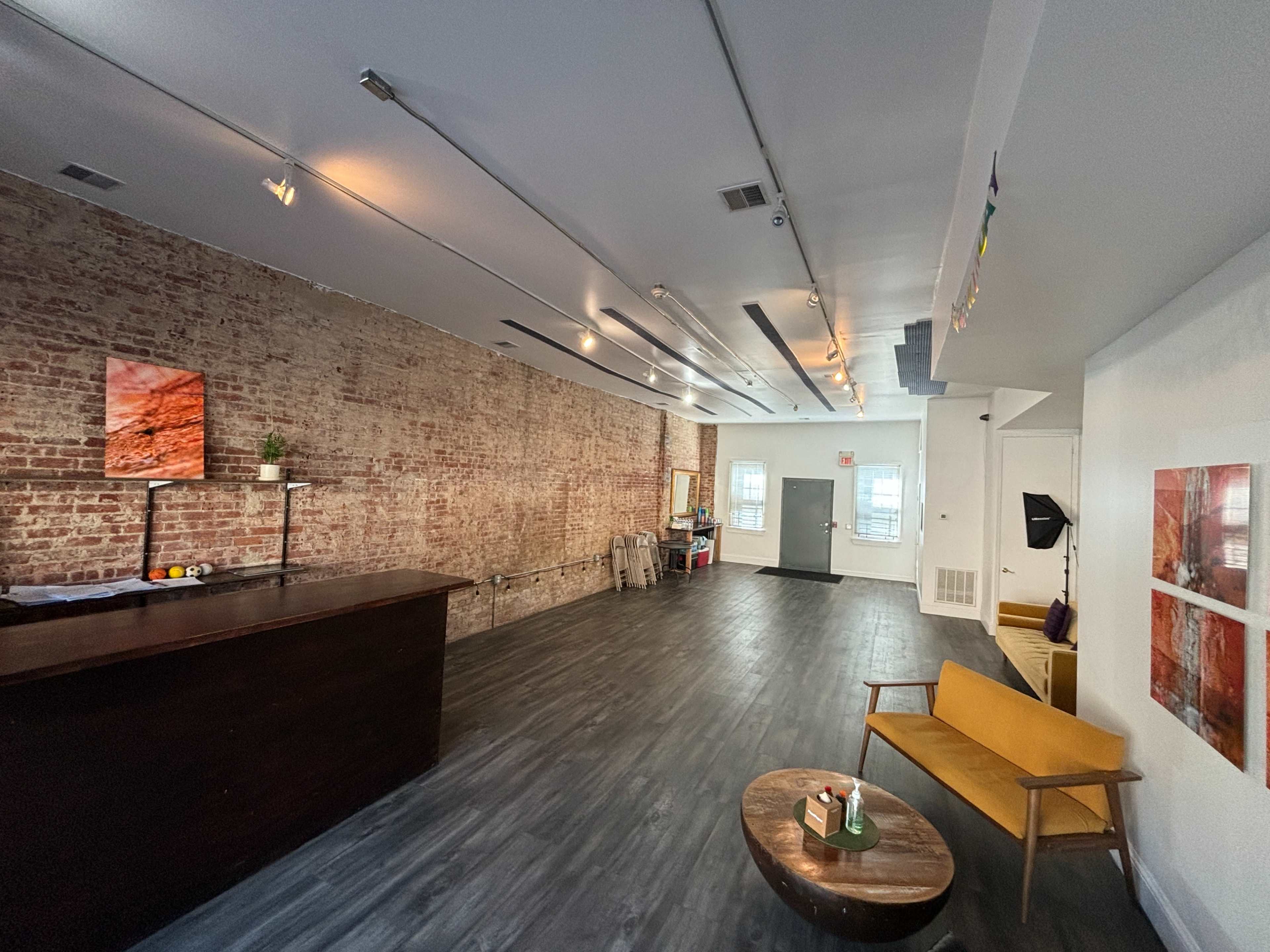 Theo Devaney Acting Studio | Stylish Urban Studio for Team Meetings ...