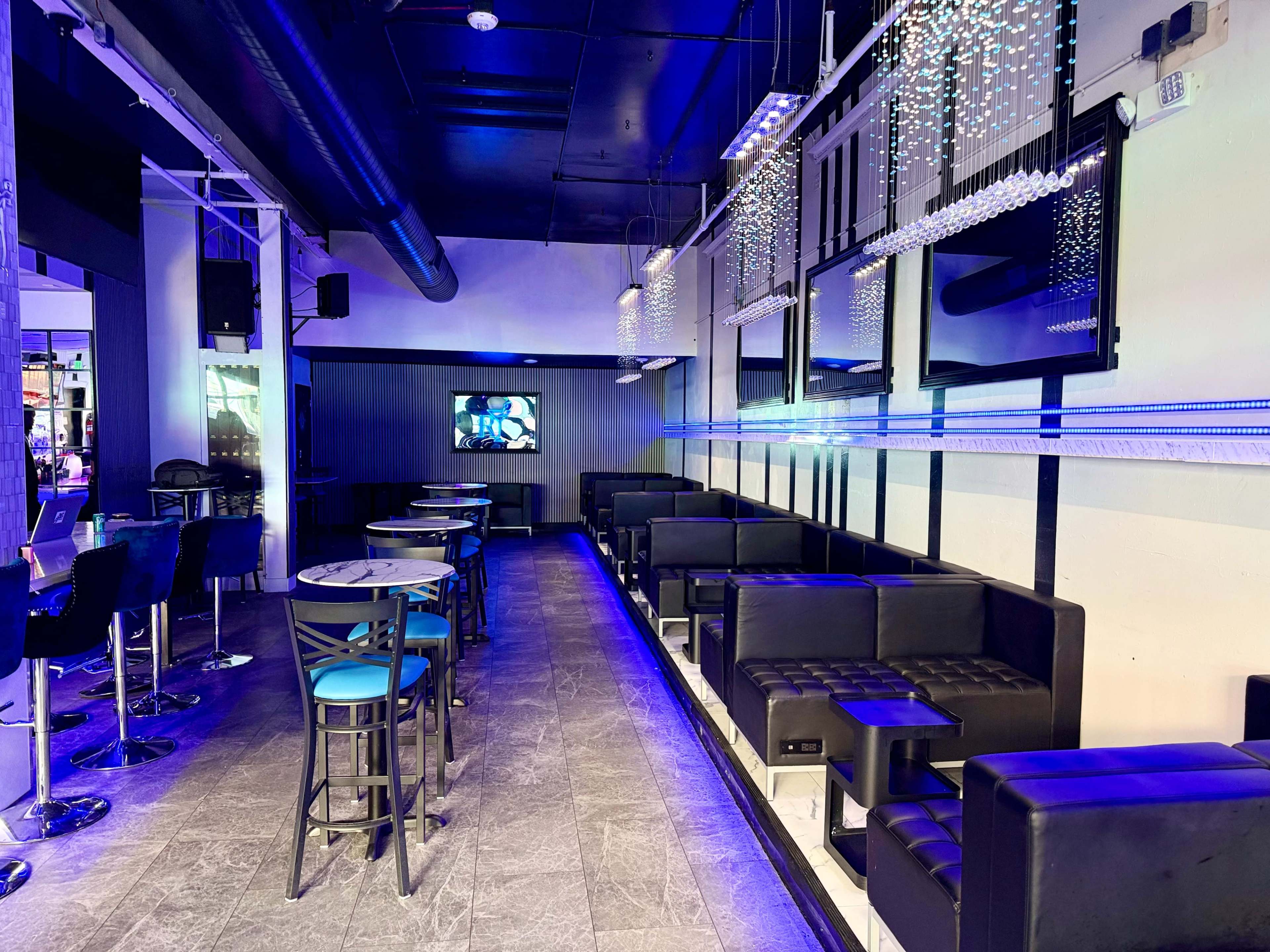 Reflections db Lounge | Stylish Upscale Downtown Cocktail Lounge with ...