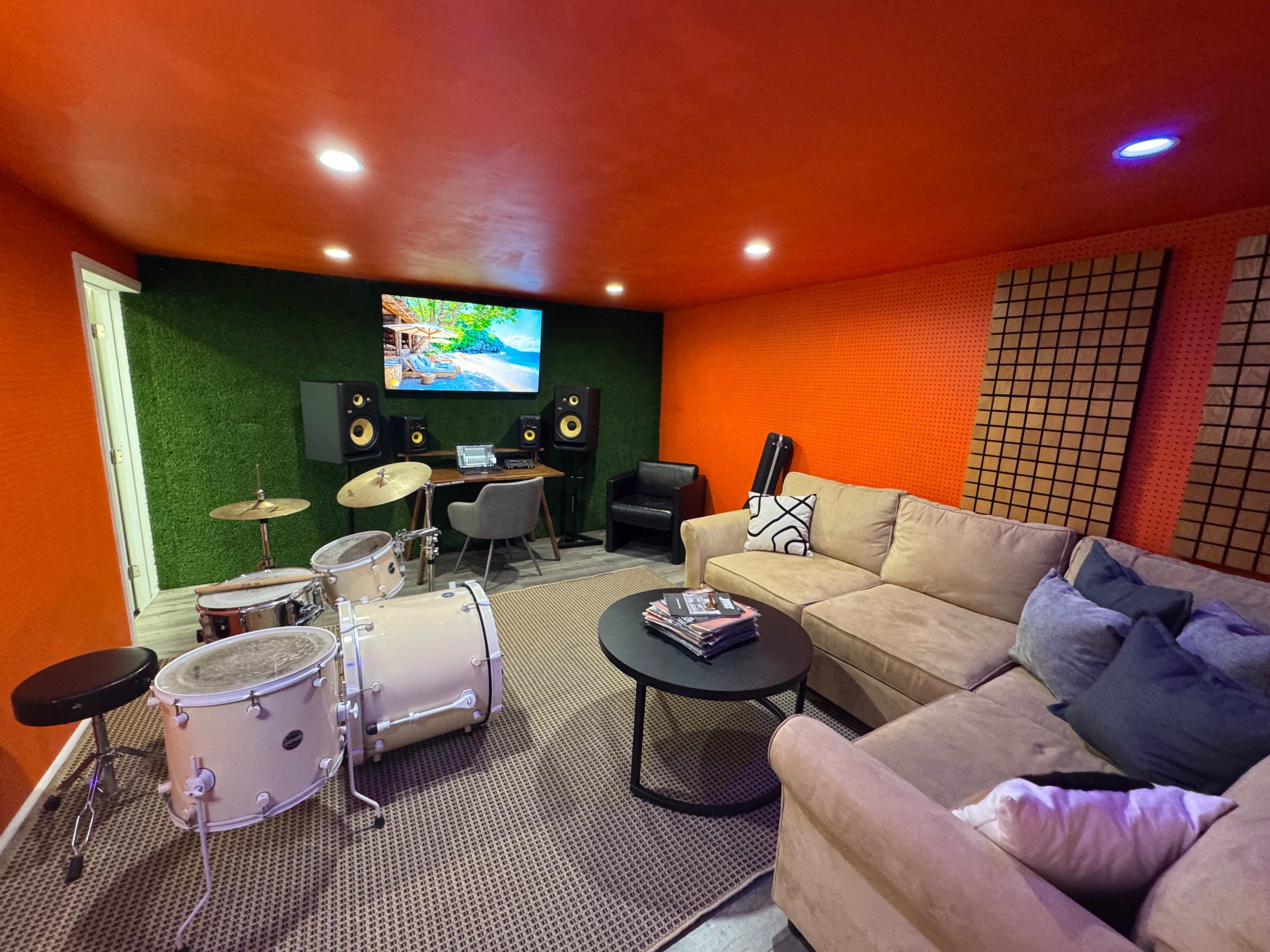 Beach Themed Urban Creative Space, Los Angeles, CA | Production | Peerspace