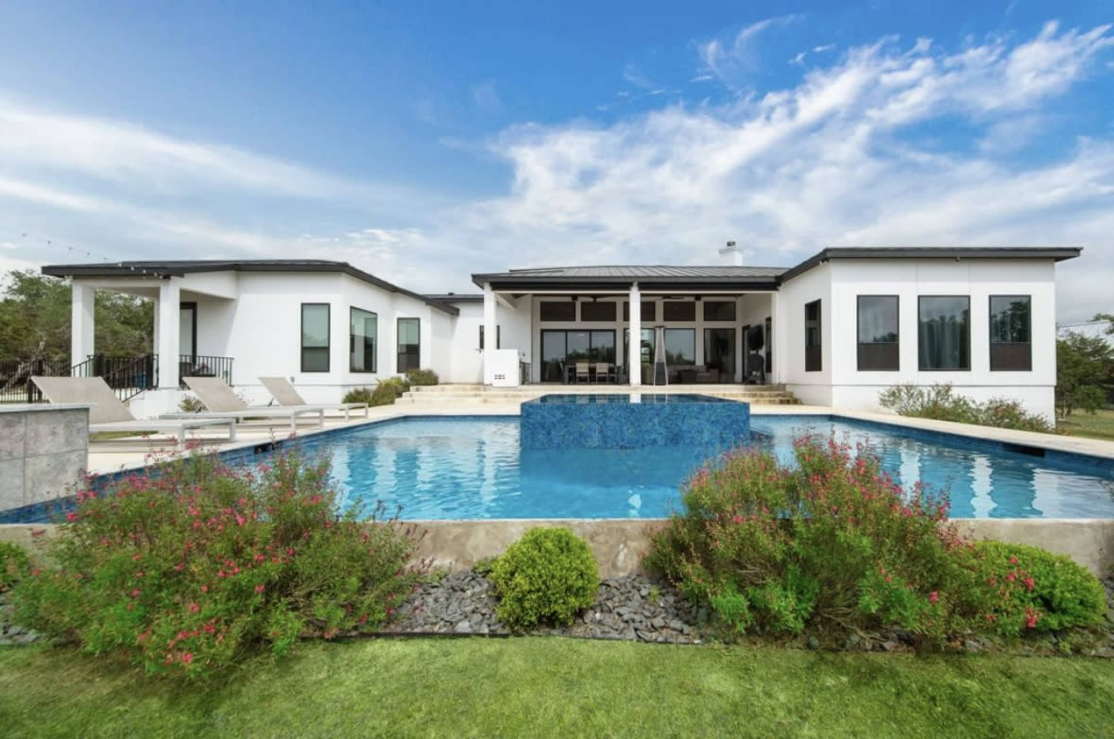 Luxurious modern home, Fair Oaks Ranch, TX | Production | Peerspace