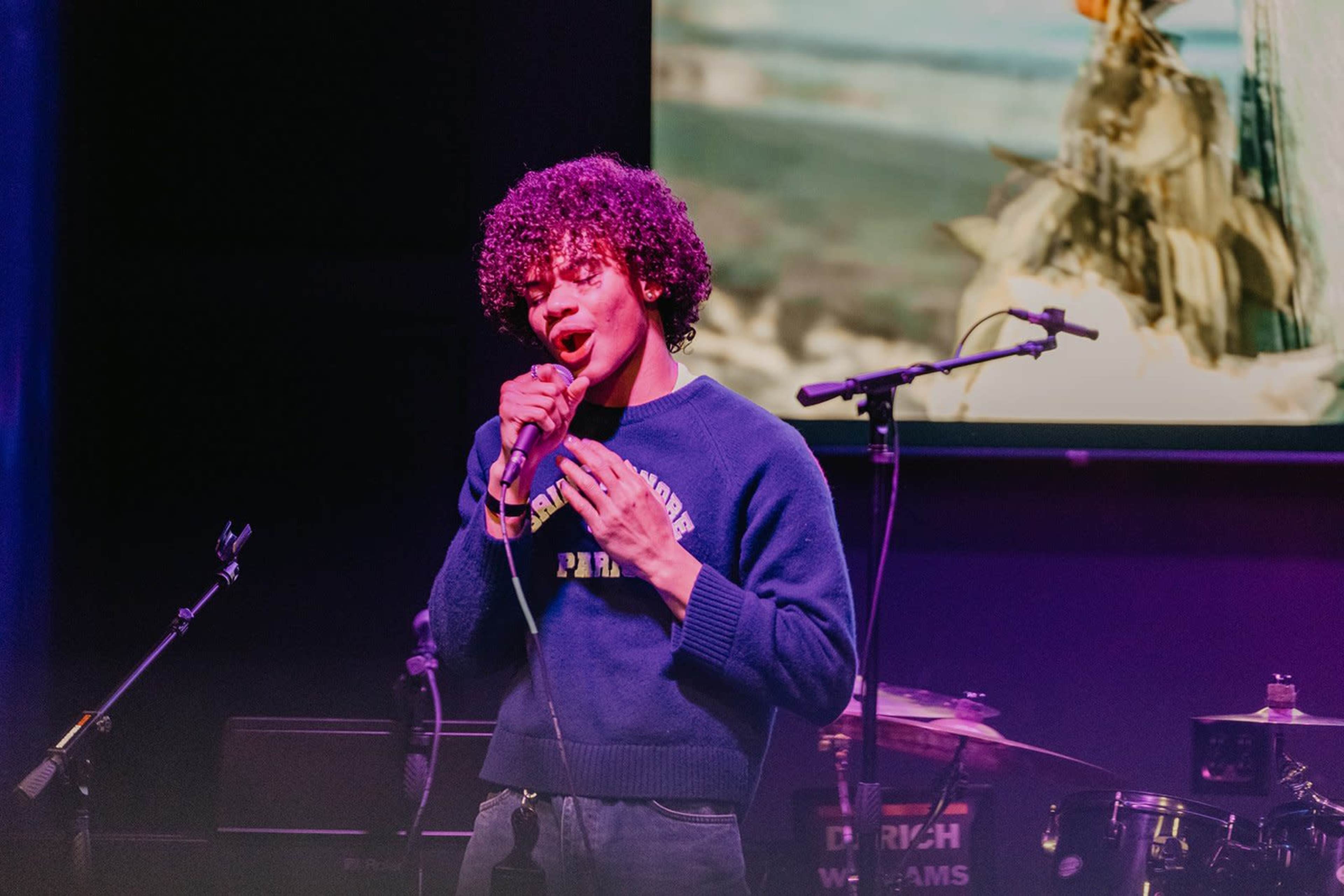 Showcase room venue with stage, video board and state of the art sound ...