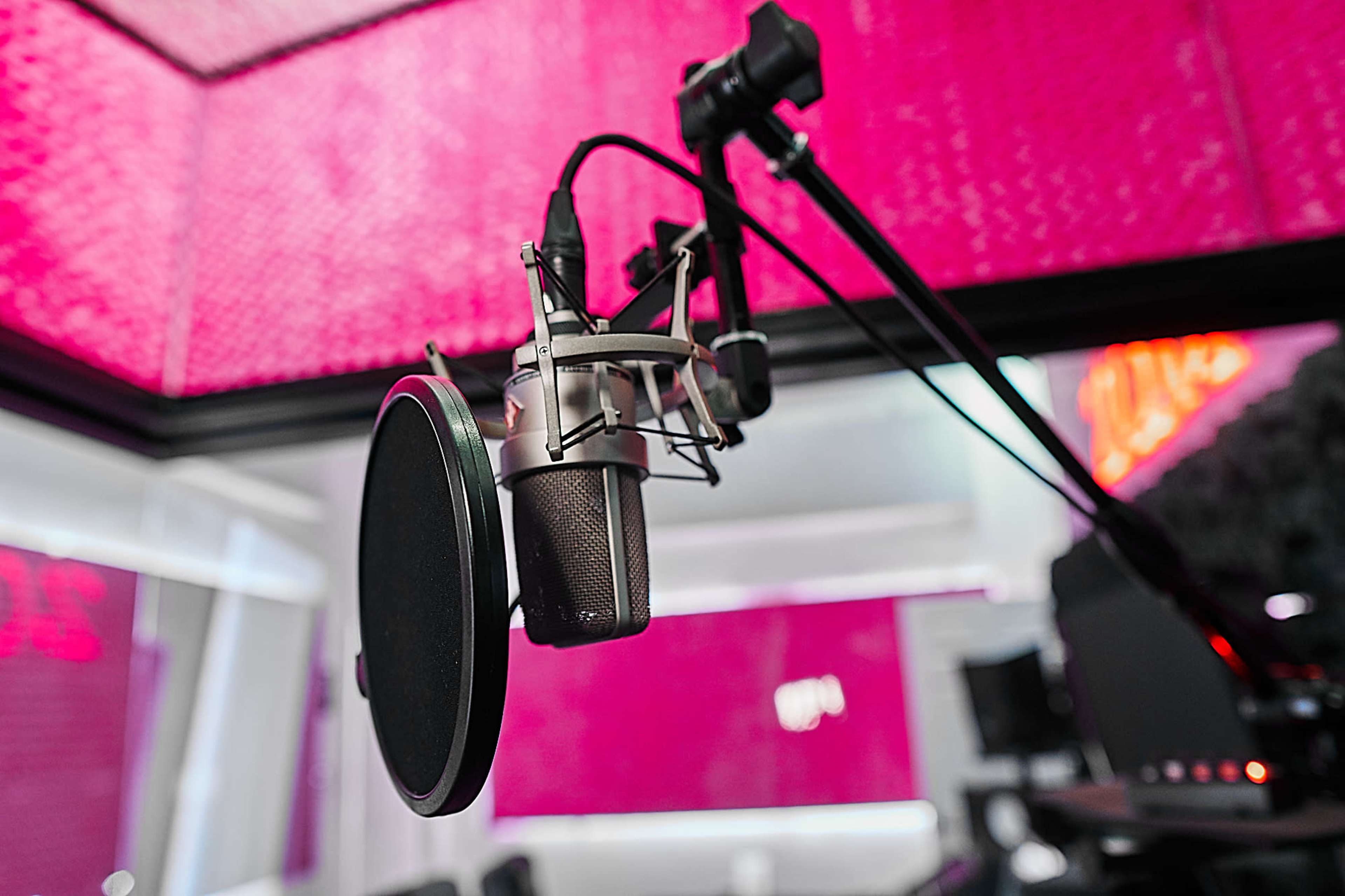 ZOOM Recording Studios | Professional Hip/Hop, Rap, Pop Recording ...