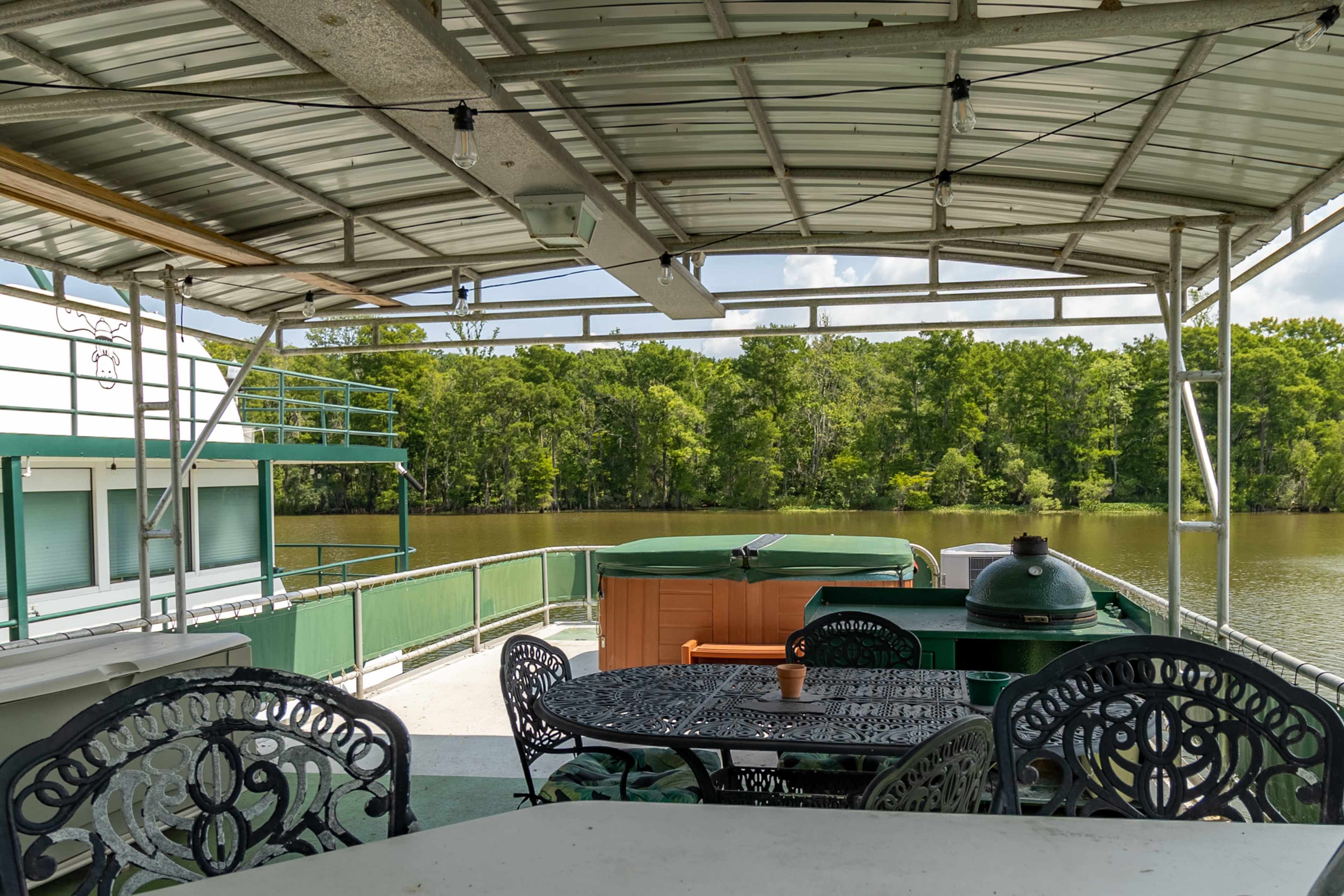Houseboat on the Bayou In Louisiana Southern Cajun Experience with hot ...