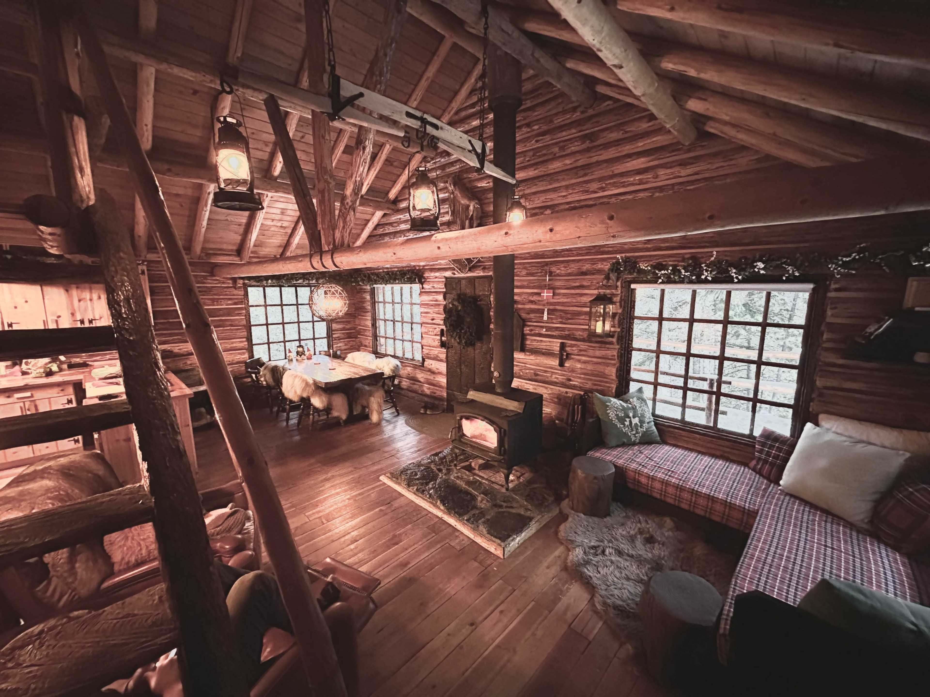 Authentic Log Cabin in the Mountains, Cle Elum, WA | Production | Peerspace