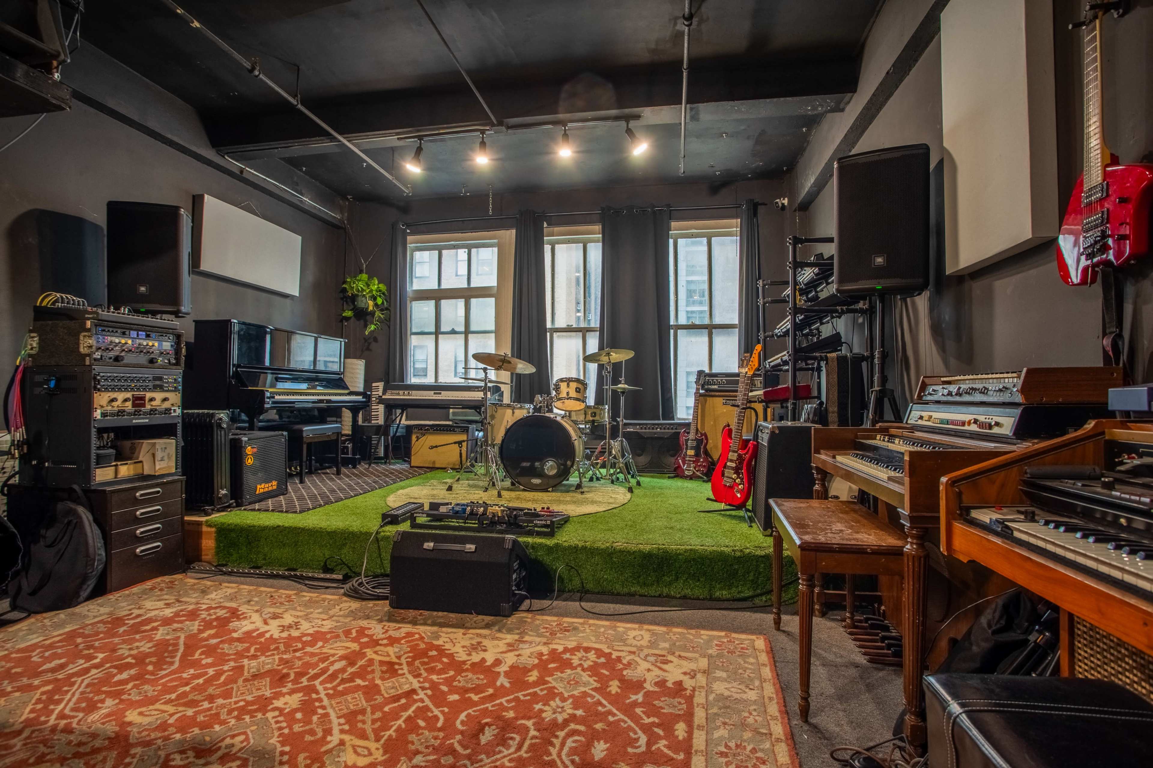 Echoland Studios | 24/7 Times Square Rehearsal, Performance, and ...