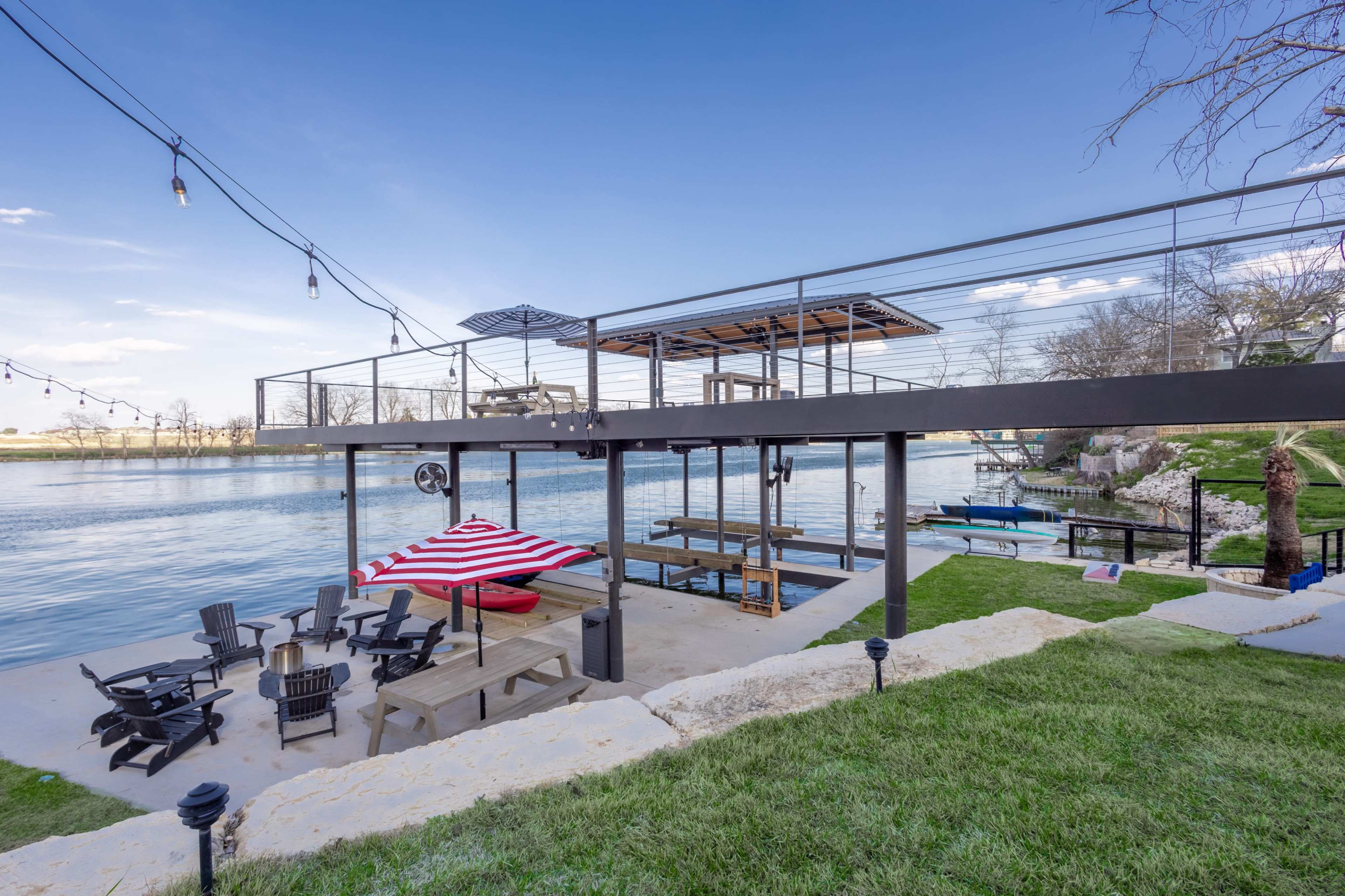 LakefrontHome, Terrace over boat dock-jetski ramp, New Braunfels, TX ...