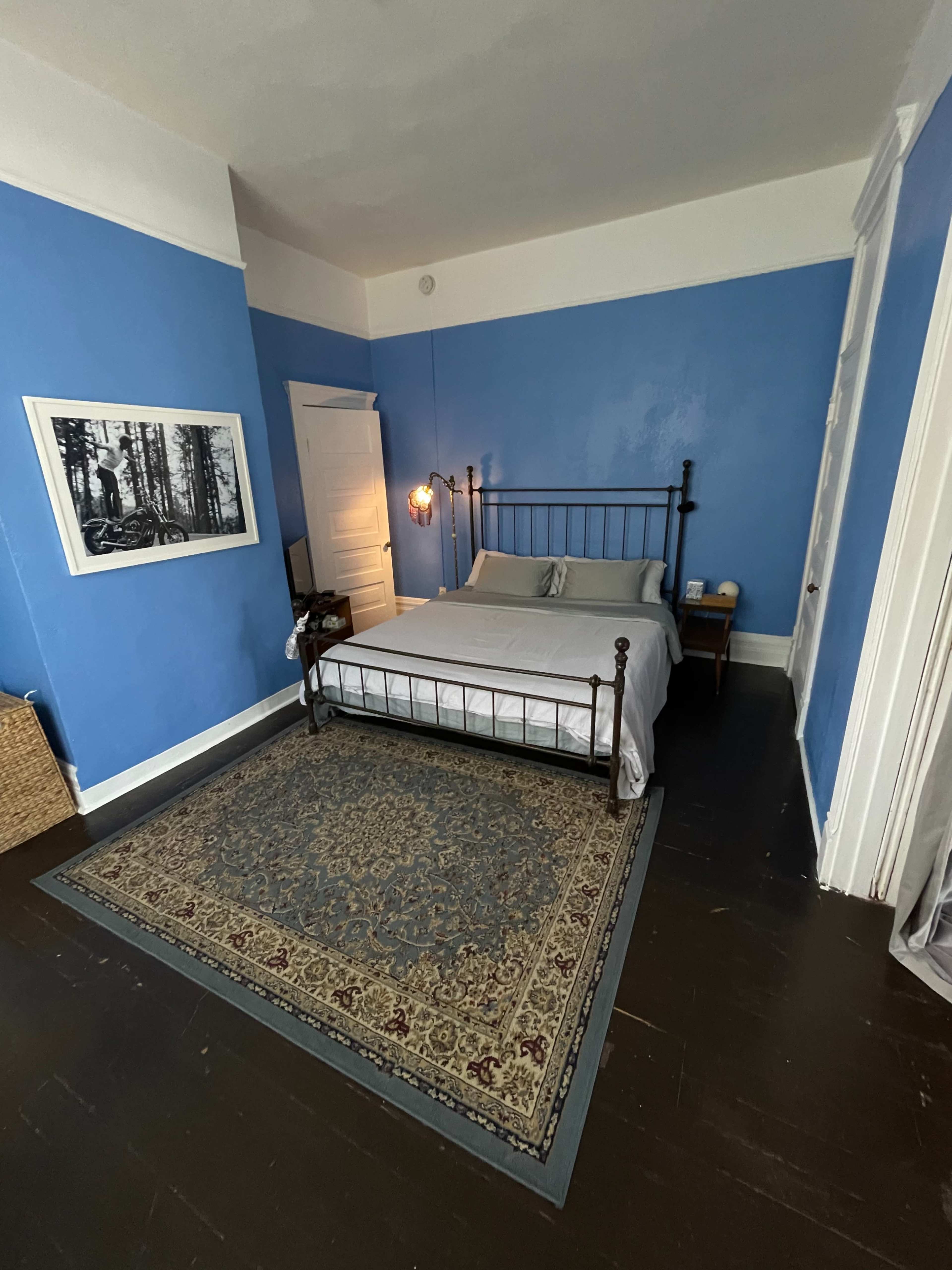 Unique One Bedroom, High Ceilings and Crown Molding Near Staples Center ...