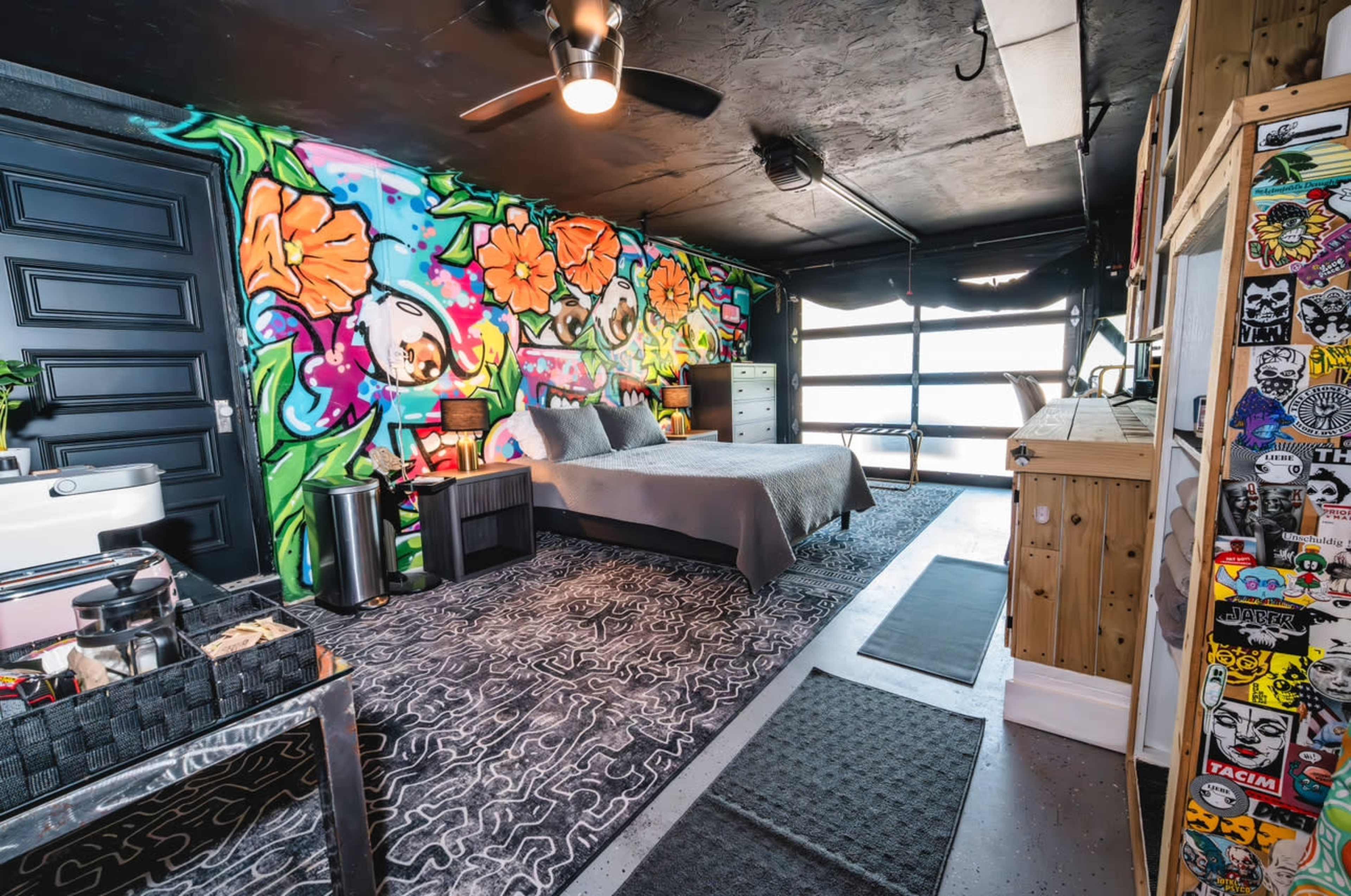 Pike’s Graffiti Garage Oasis, Largo, FL | Production | Peerspace