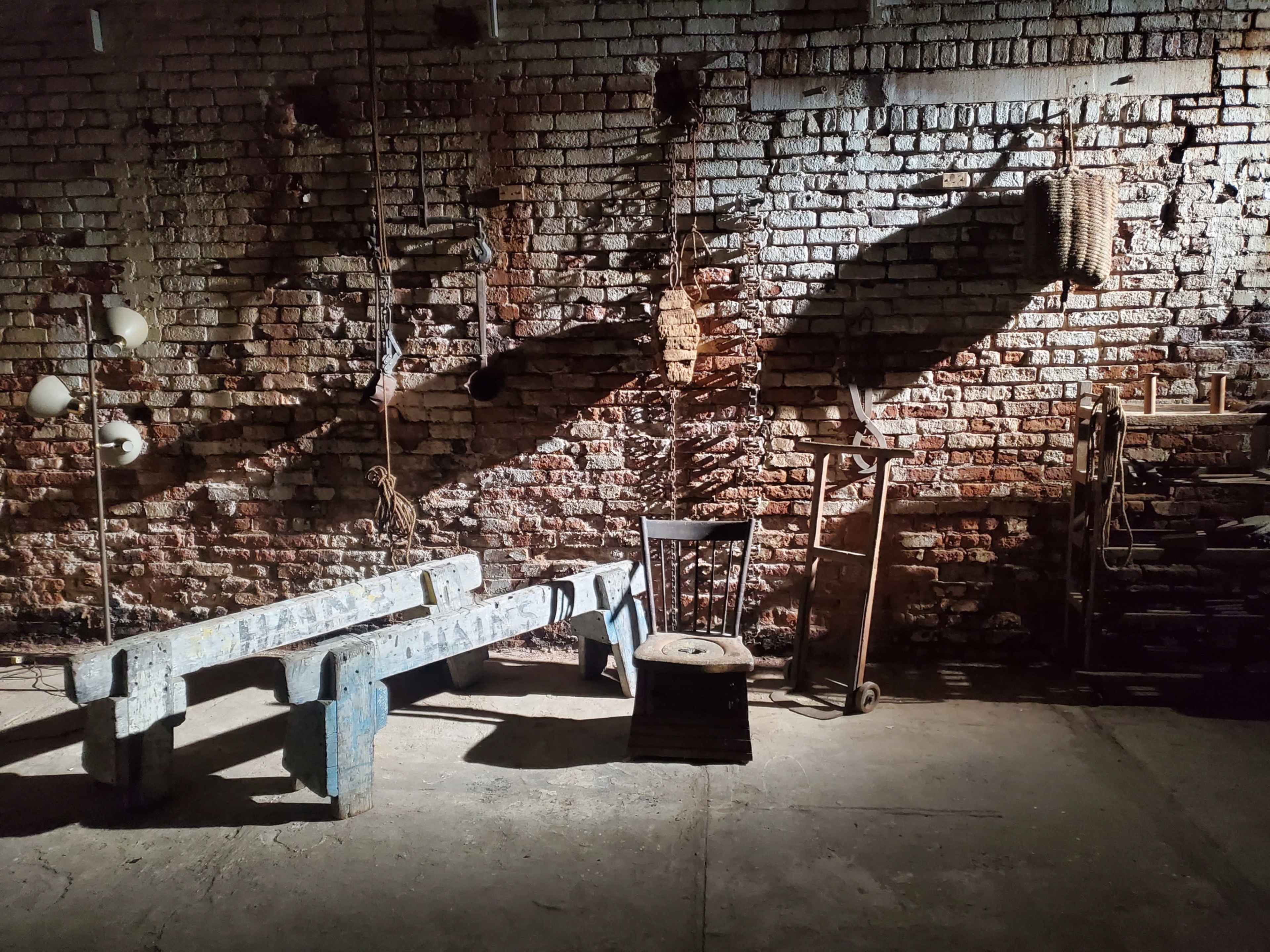 Industrial Loft with Distressed Walls in 1920s Factory Warehouse ...