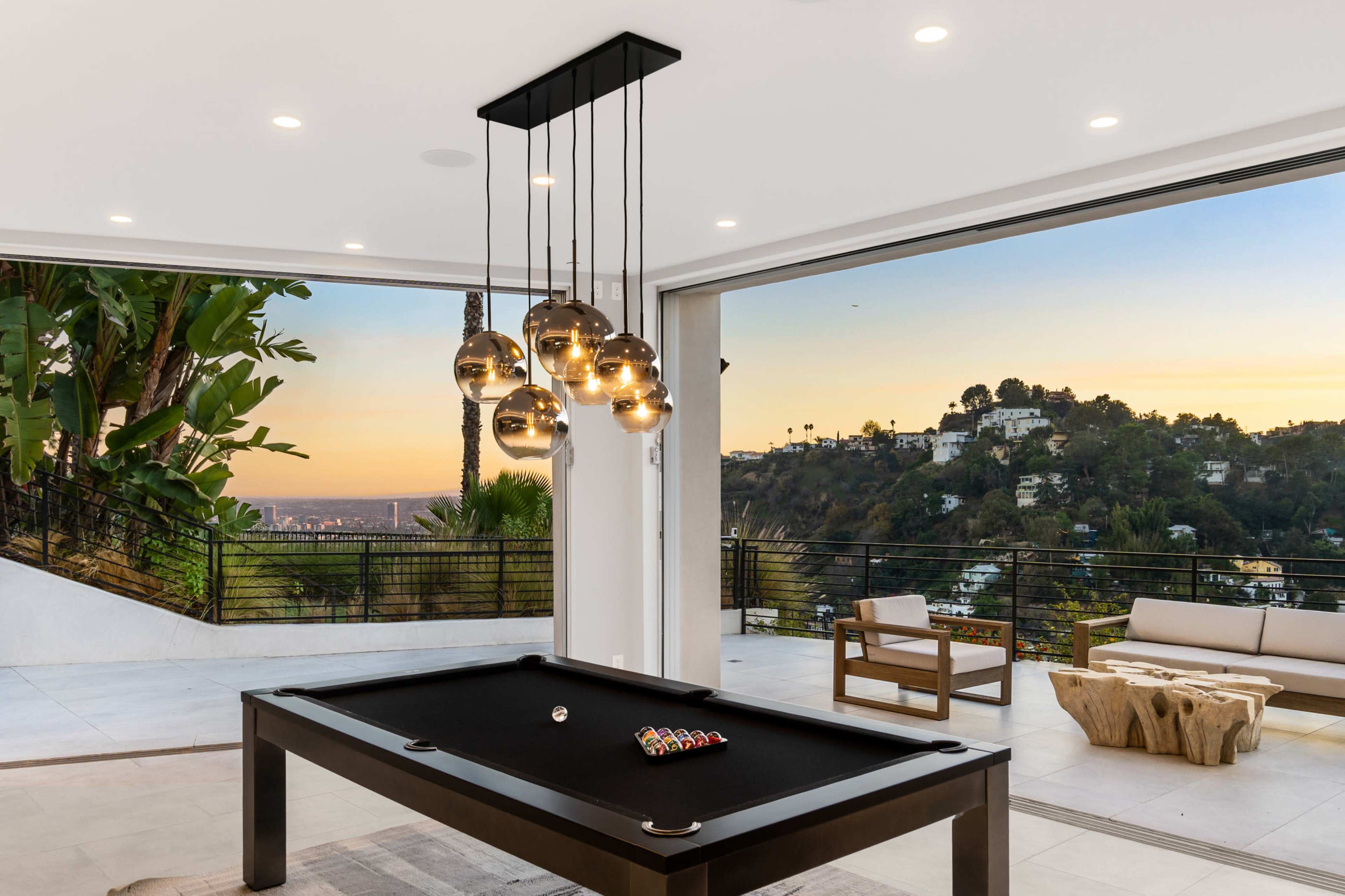 ULTRA-LUXE MODERN VILLA WITH STUNNING VIEWS, Los Angeles, CA ...