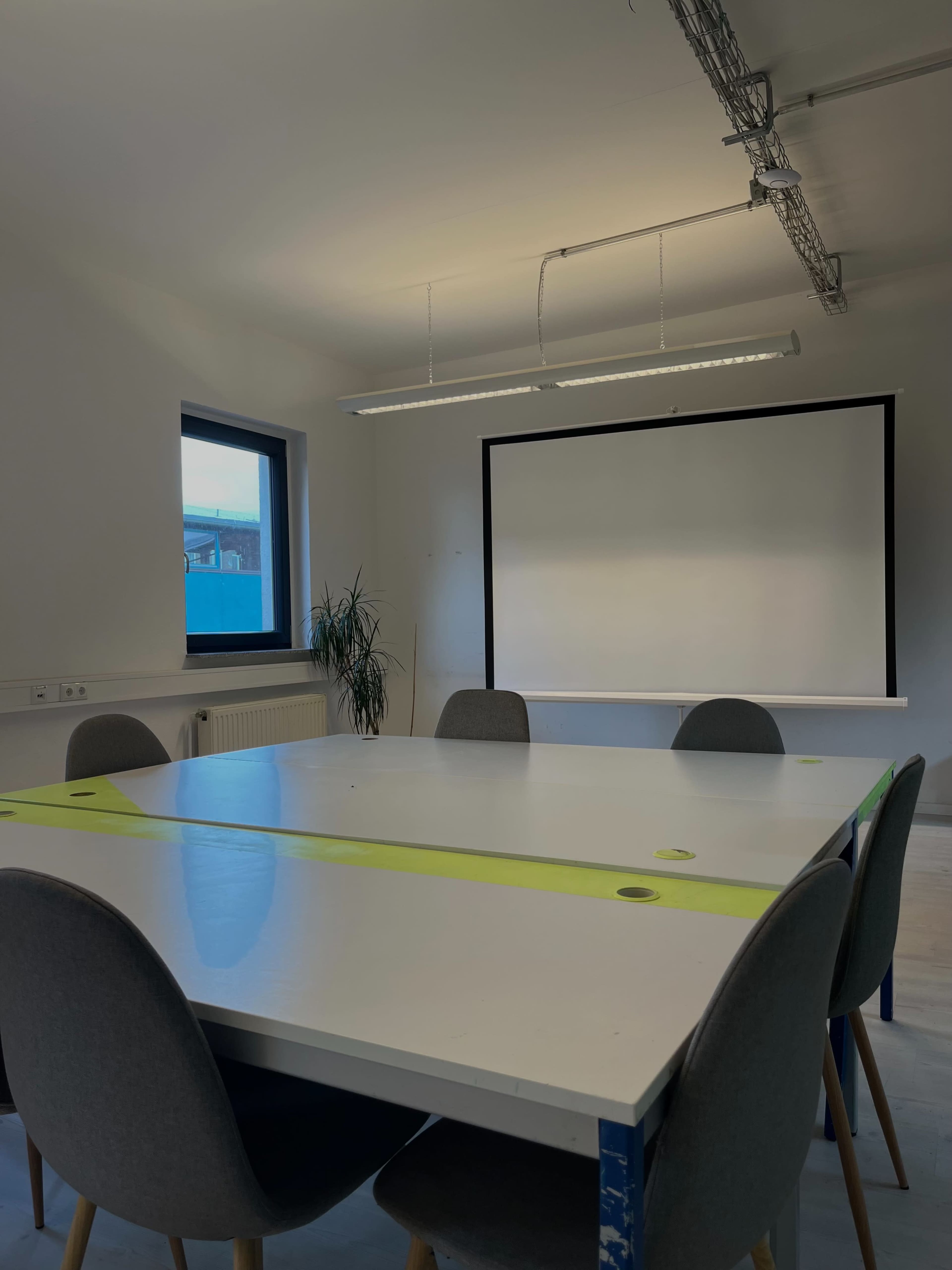 Travelling U Innovation Hub: Affordable and Flexible Space for ...