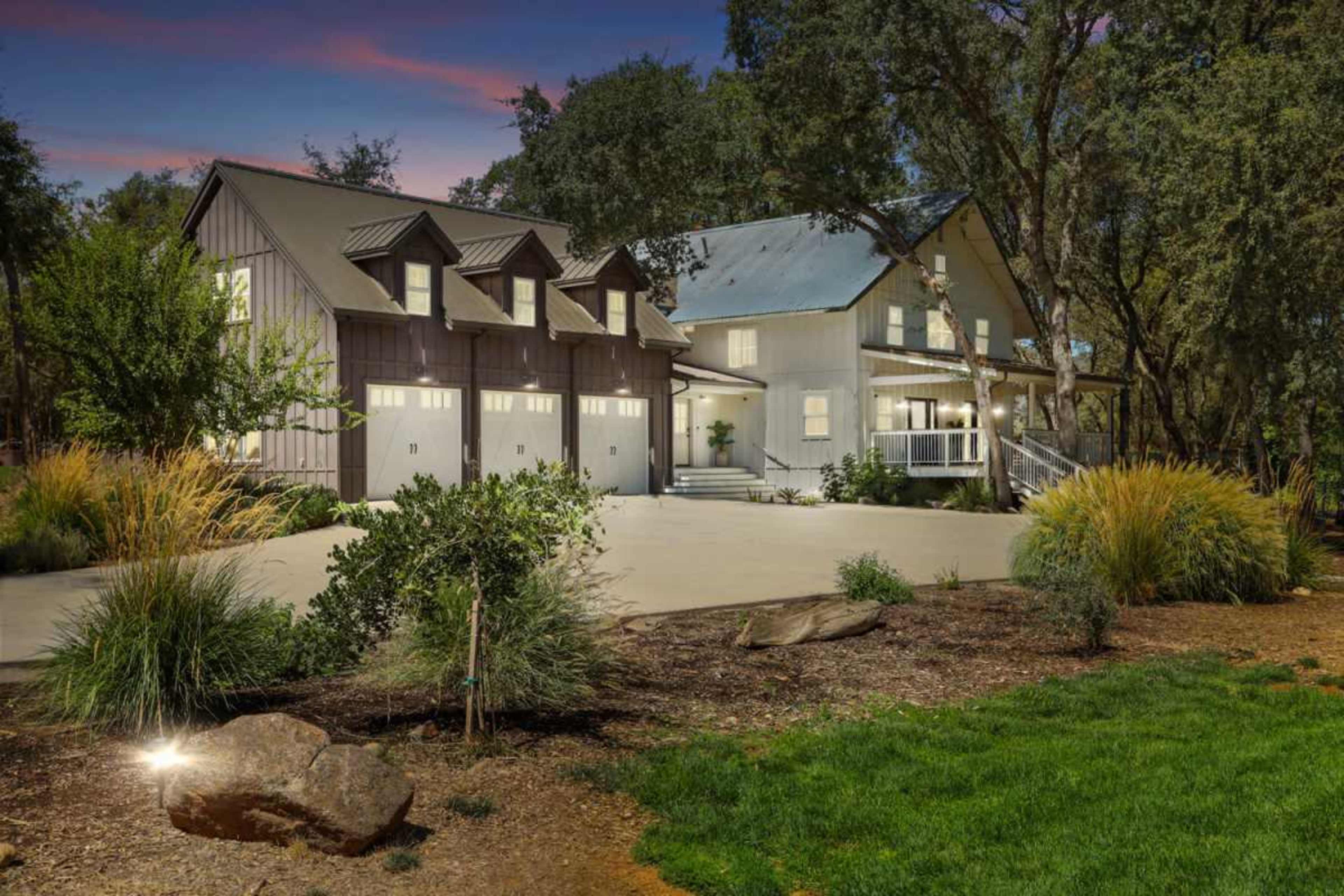 Private 20 Acre Ranch w/Pickleballcourt, serene landscapes, and Pool ...