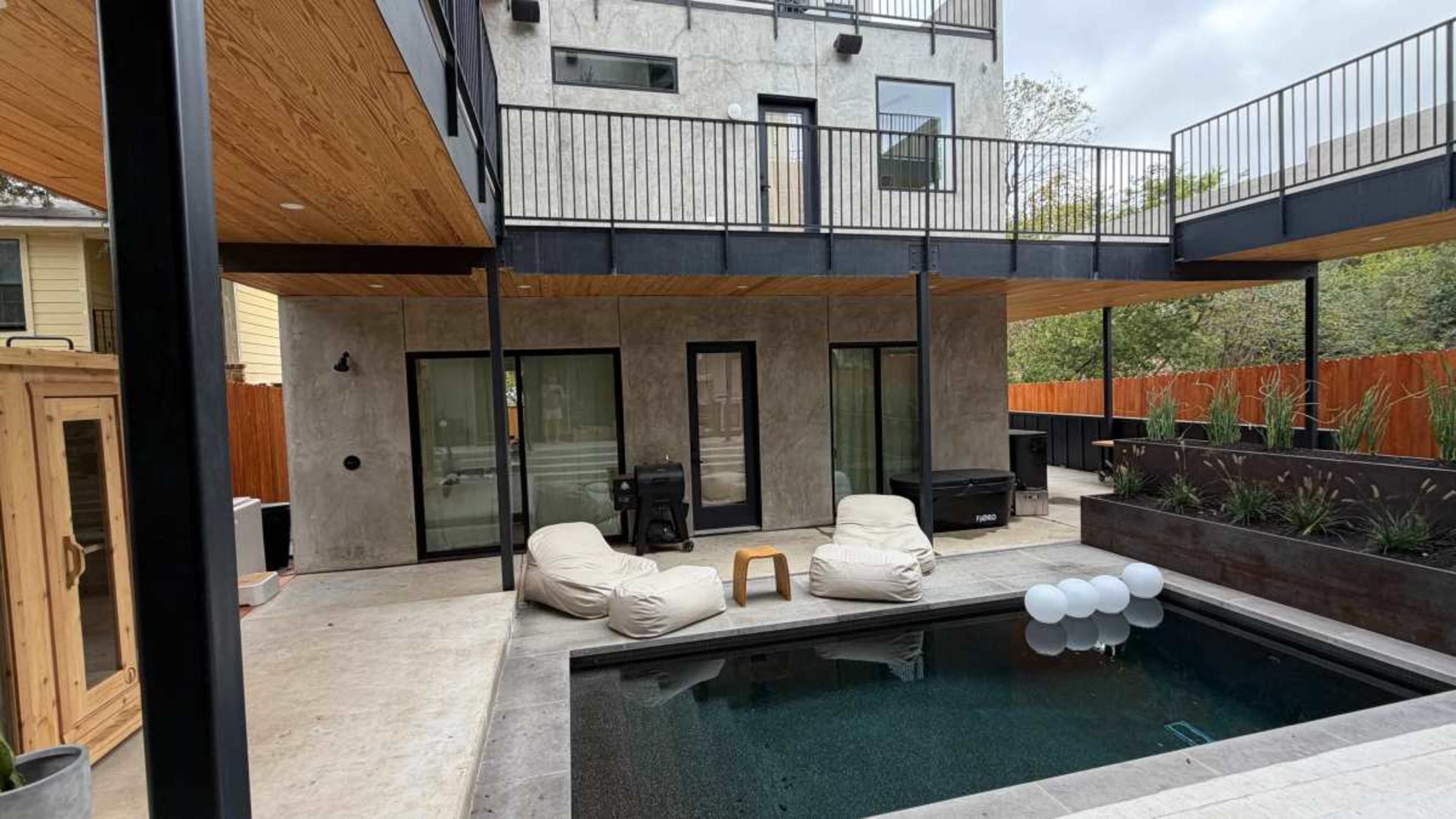 Muscle Mansion | Modern Urban House with Rooftop Austin City Skyline ...