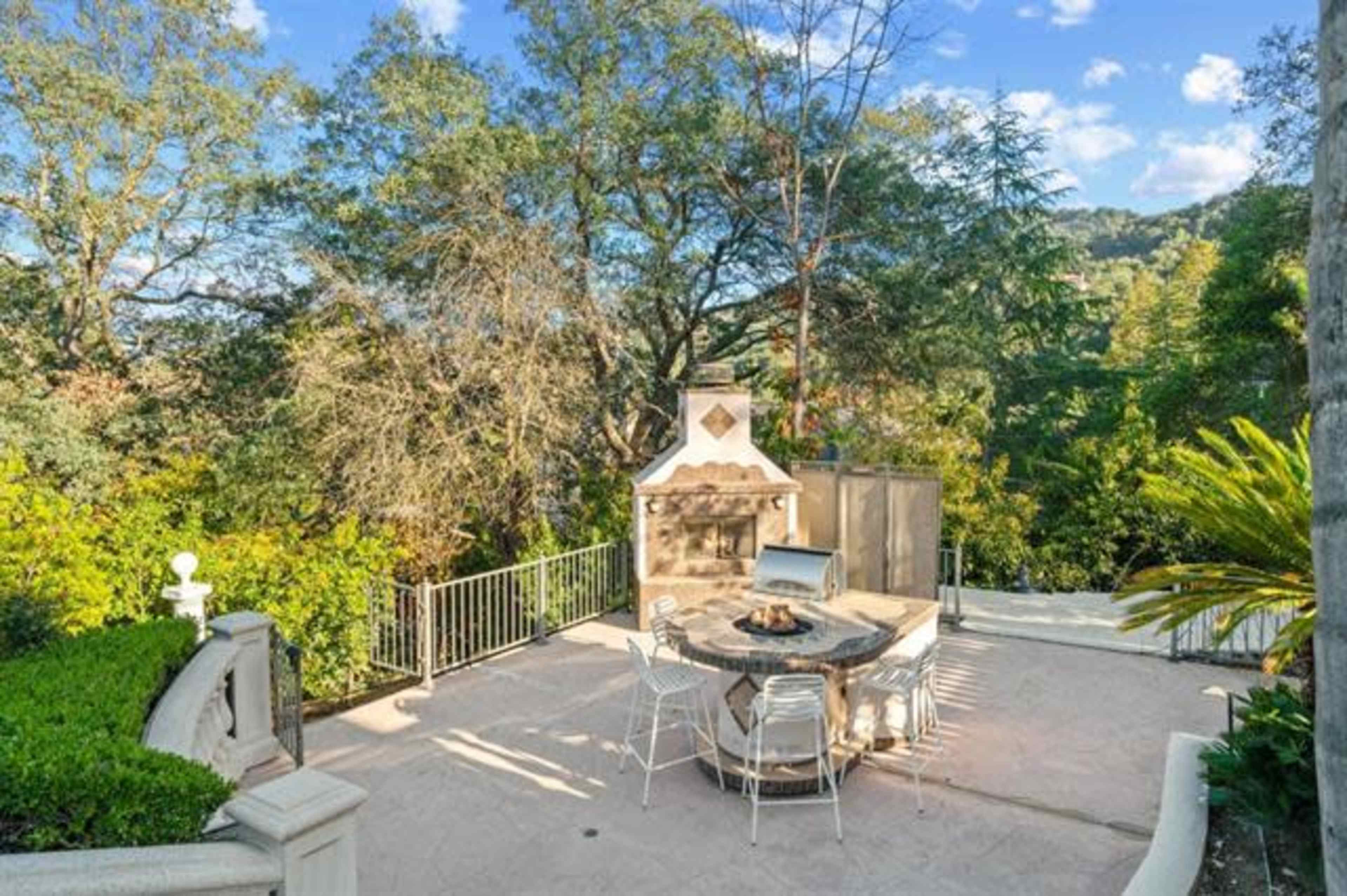 Teresa Hill Estate | Panoramic Hill view Luxury Estate retreat ...