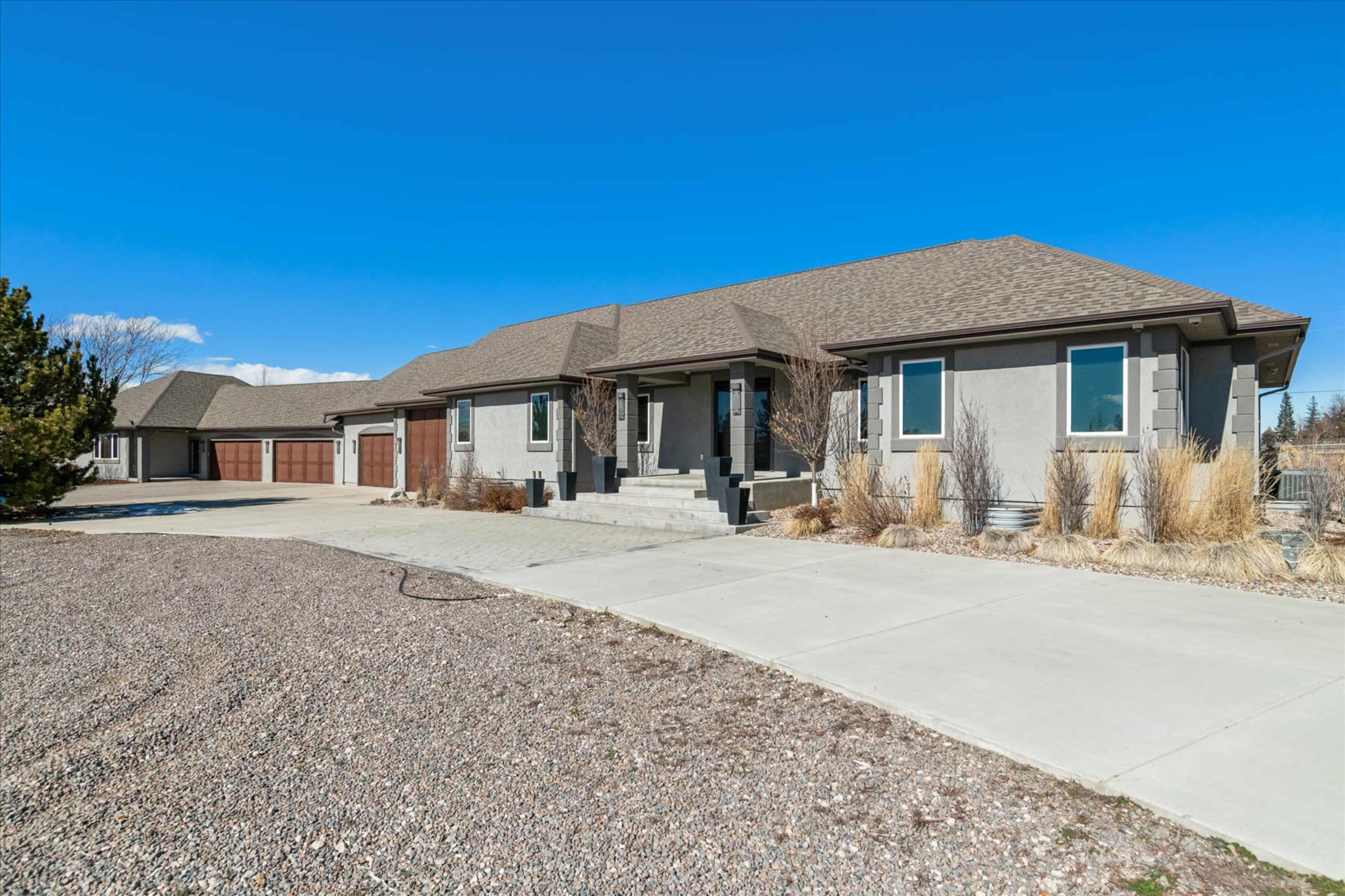 Detail Empire Realty Group | Exclusive Villa with Expansive Space and ...