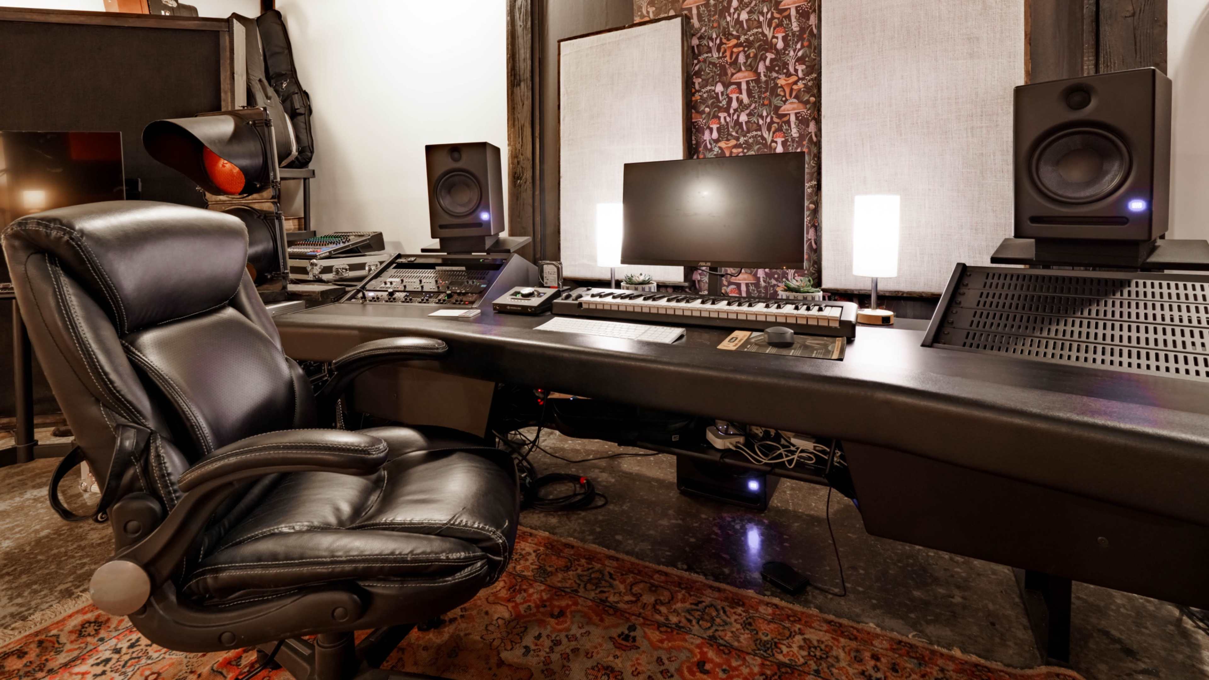 Countryside rustic music studio, Charlotte, TN | Production | Peerspace