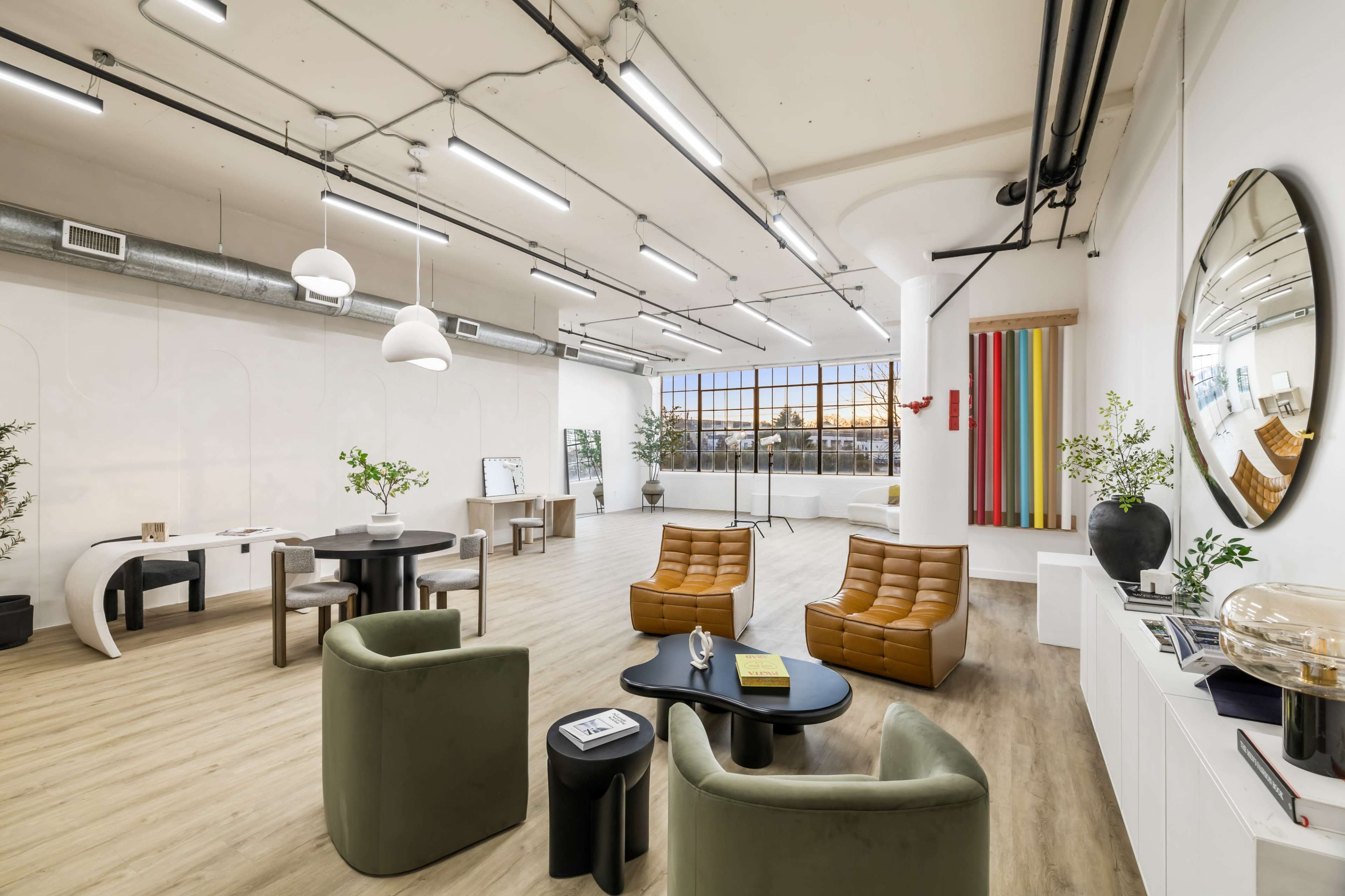 Arlo Westlight | Modern Daylight Studio Loft w/ High-End Styling ...