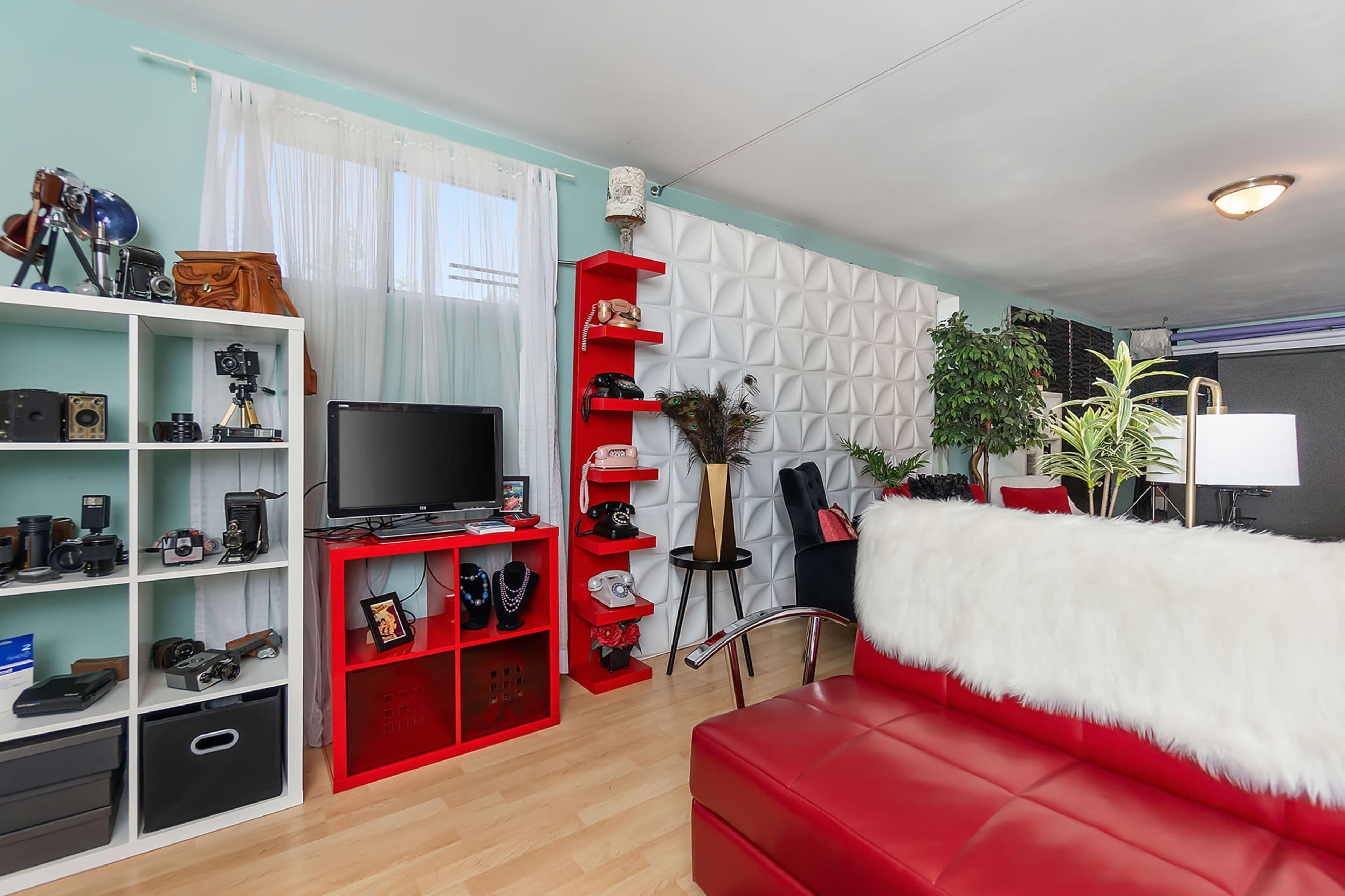 Parris Blue Photography | Cozy Modern Studio w/Lush Property for Indoor ...