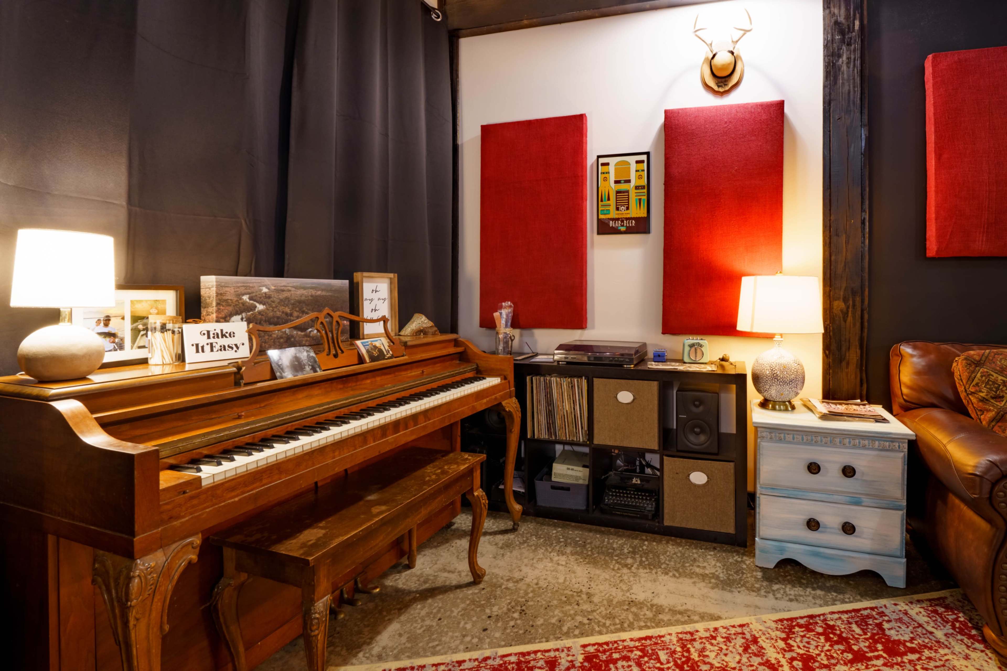 Countryside rustic music studio, Charlotte, TN | Production | Peerspace