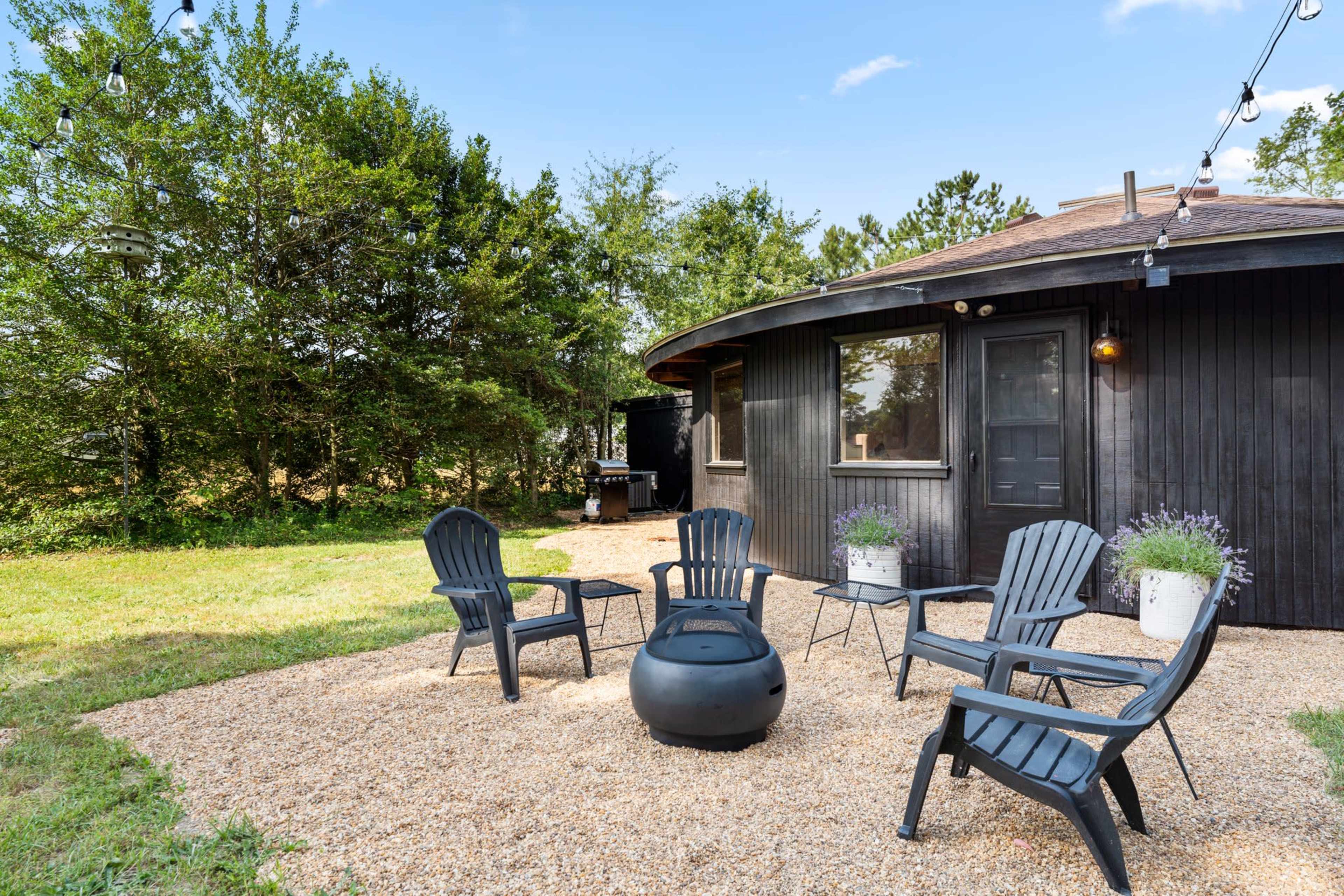 Retro 70s Round House with Vintage Furnishings, Montross, VA | Event ...