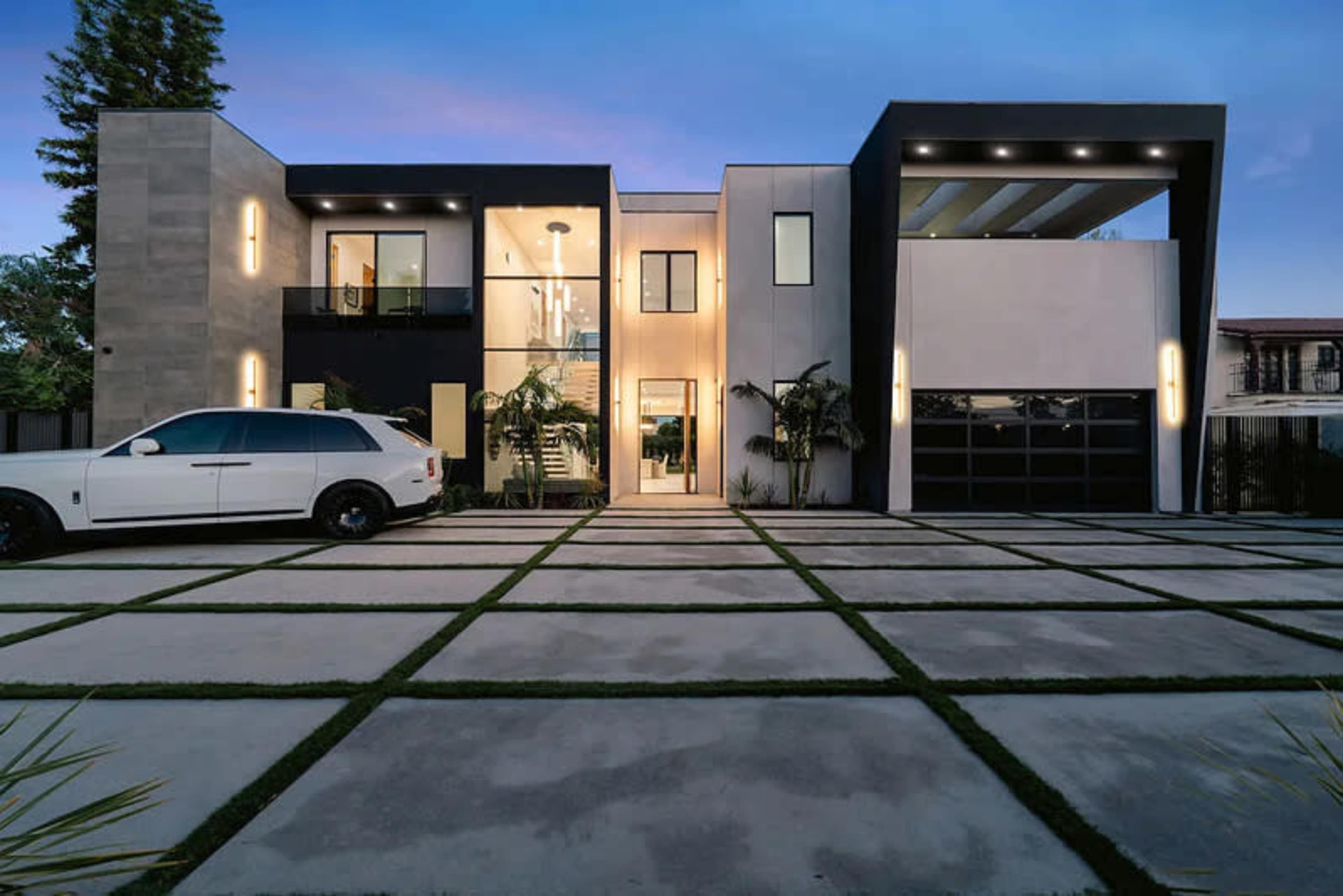 Contemporary Compound in Sherman Oaks, Los Angeles, CA | Production ...