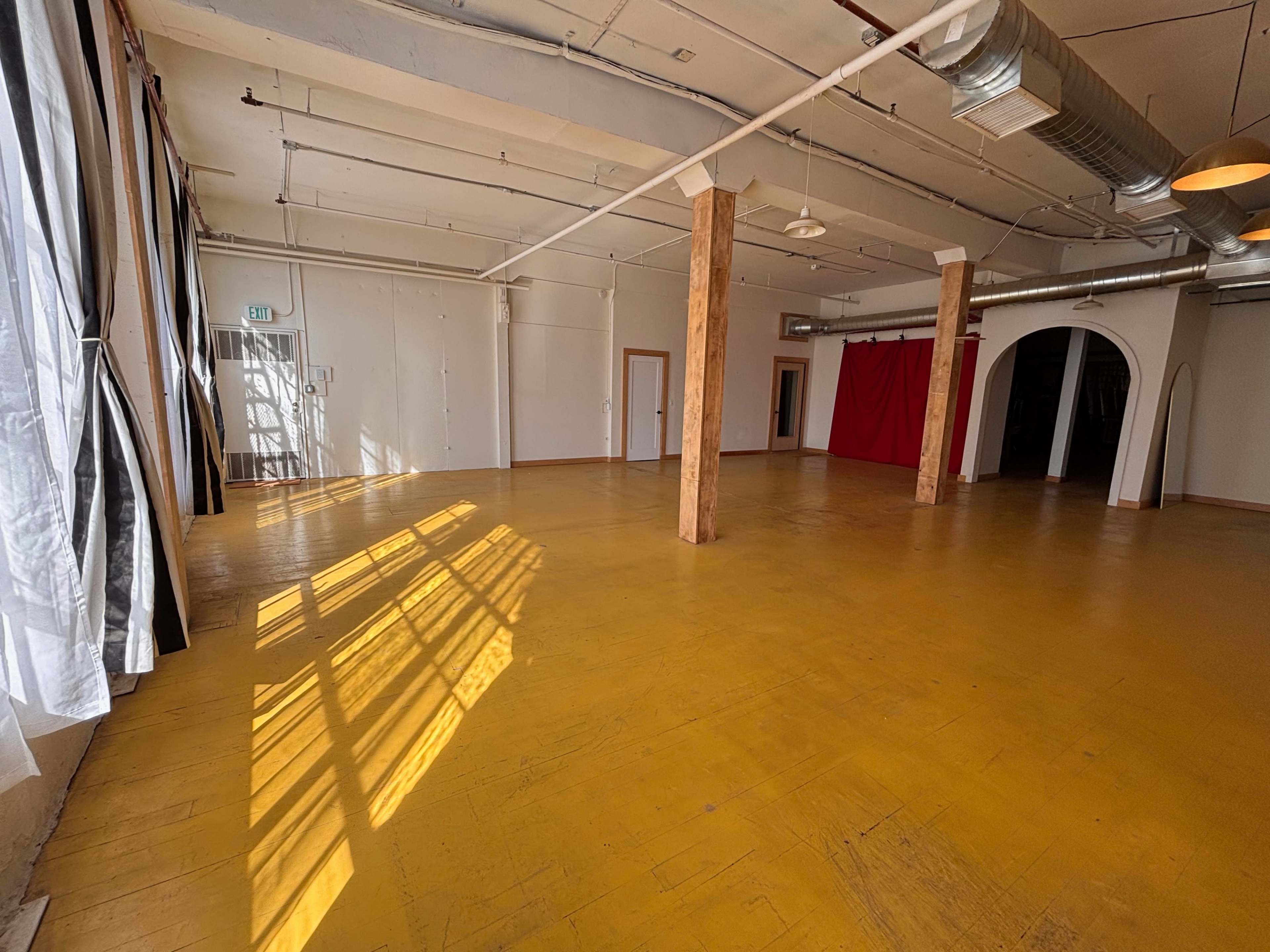 Mars Built Studio | Versatile Creative Compound: Photo/Video Studio ...