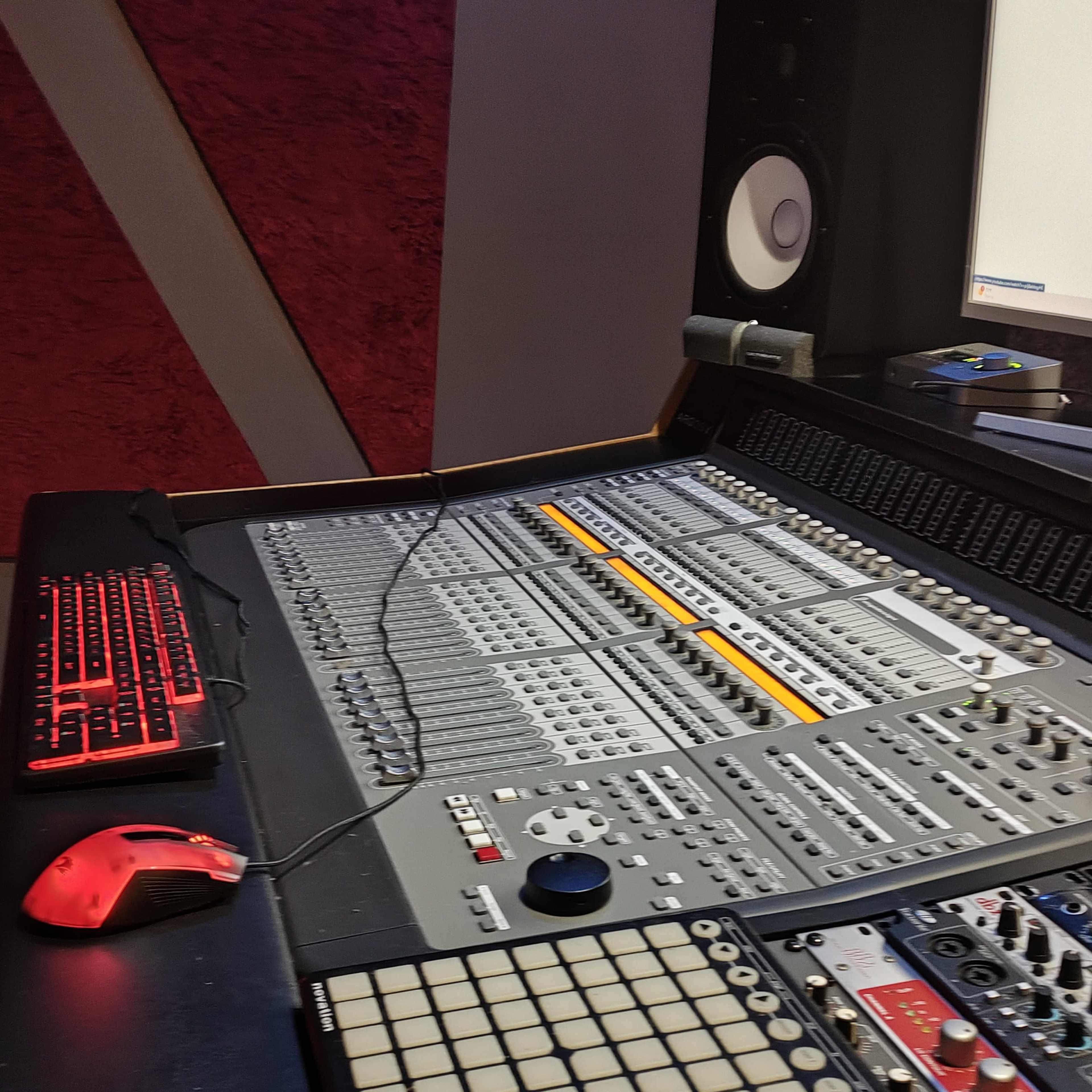 All About The Music Studios Located In The Heart Of Chicago With State ...