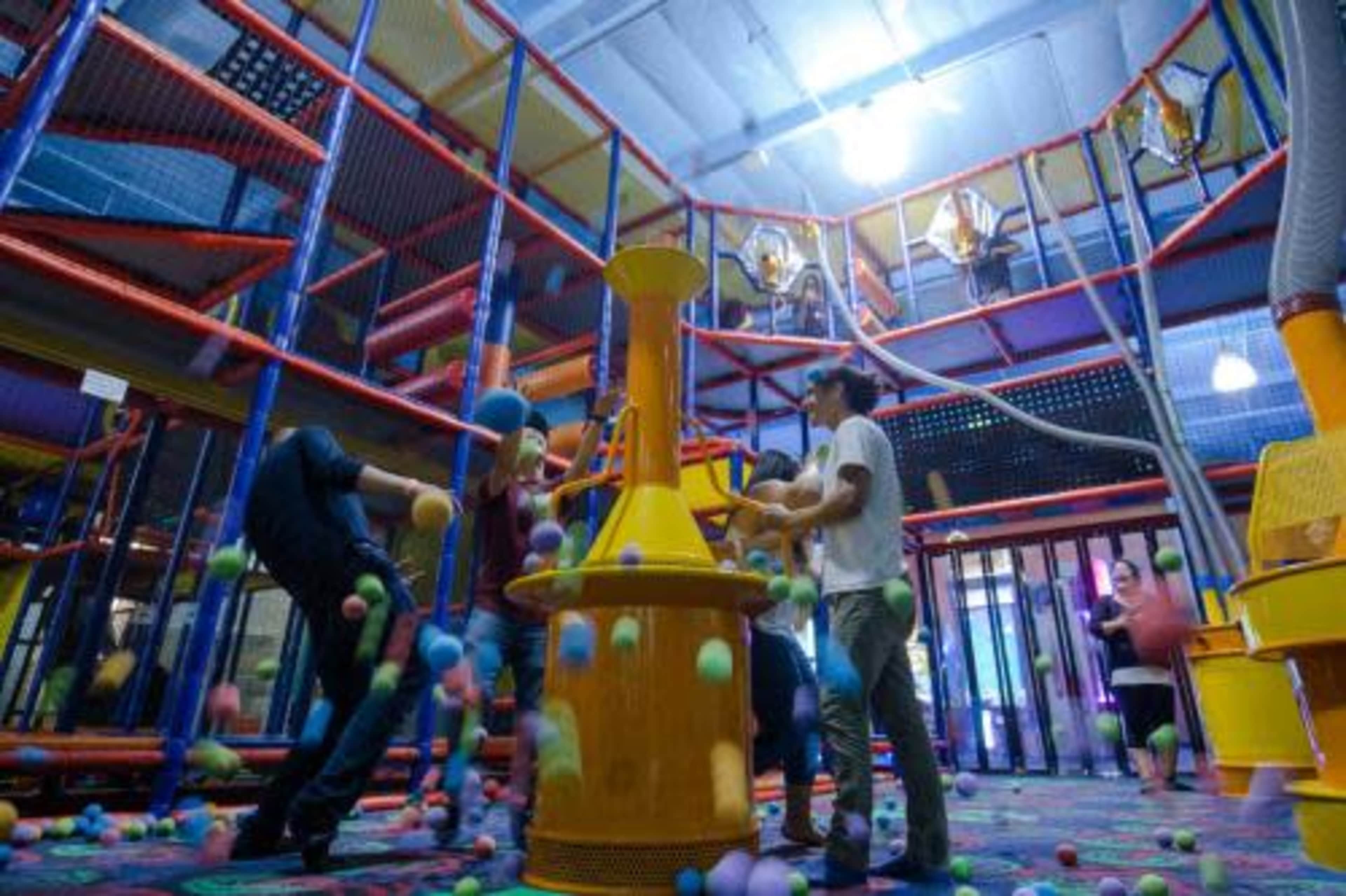 Giant Family Fun Center w/ Arcade & Play Structure, Oak Park, CA ...