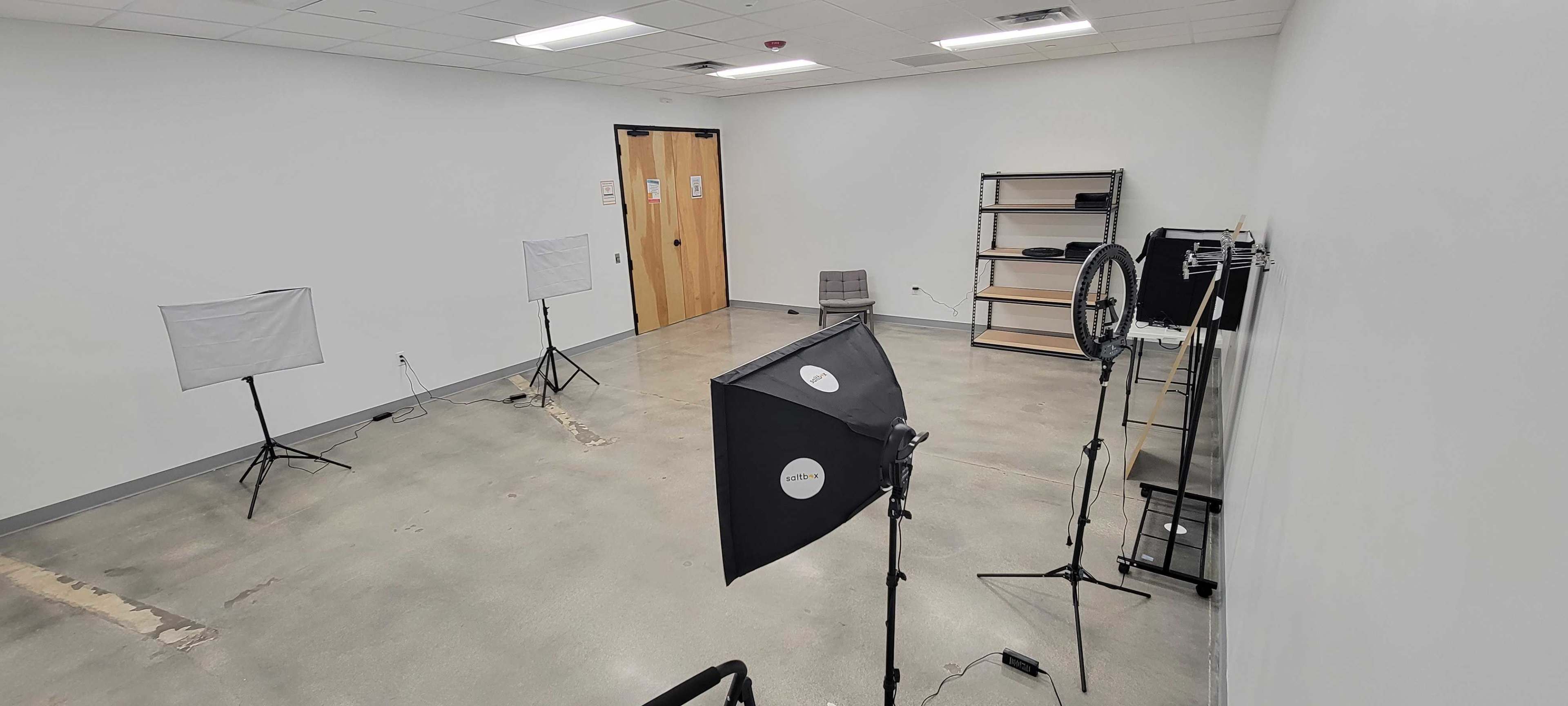 Creative Photo Studio, Miami, FL | Production | Peerspace