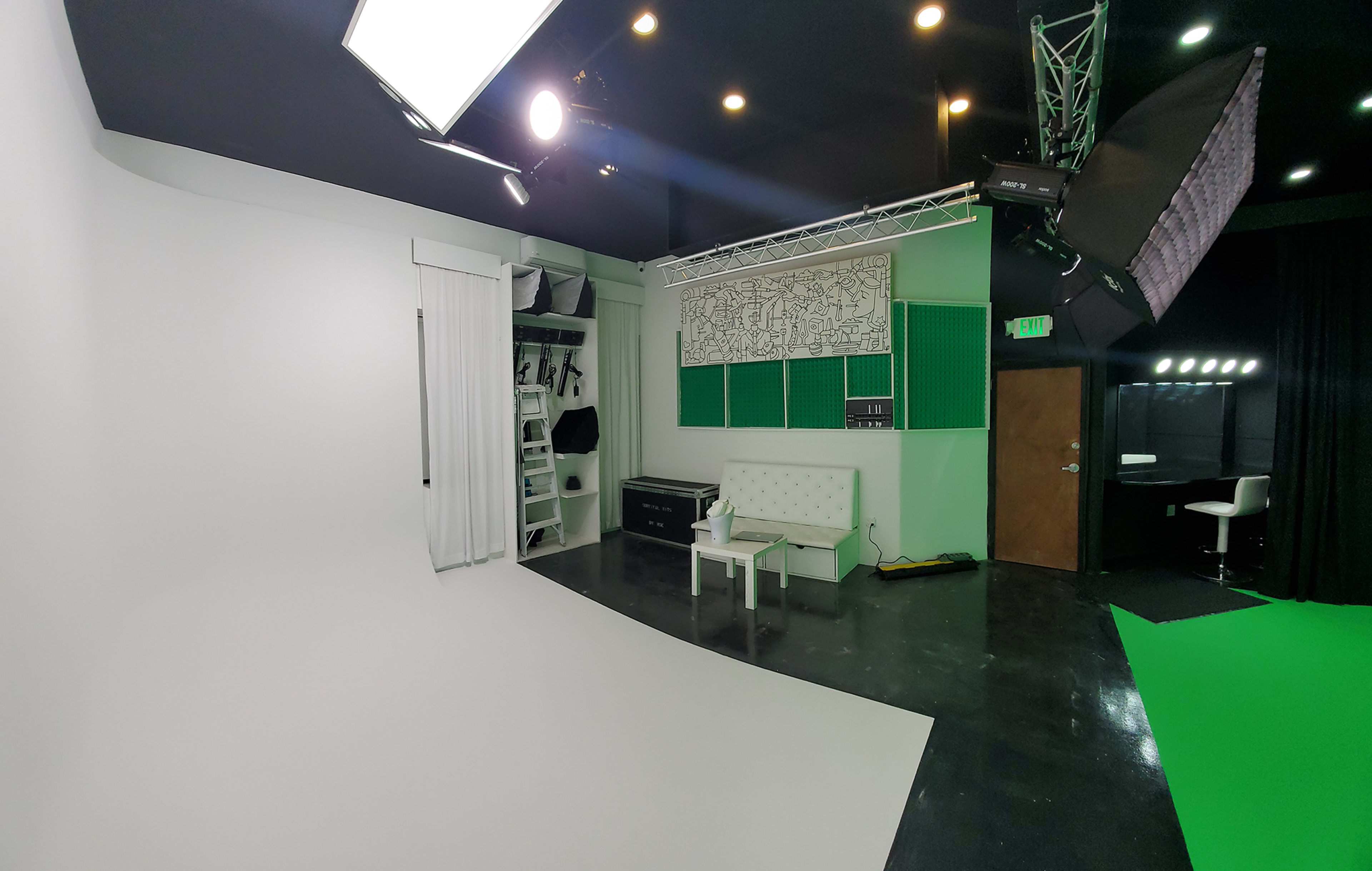 Green&White Studio | Green Screen and White CYC Studio in Bed-Stuy ...