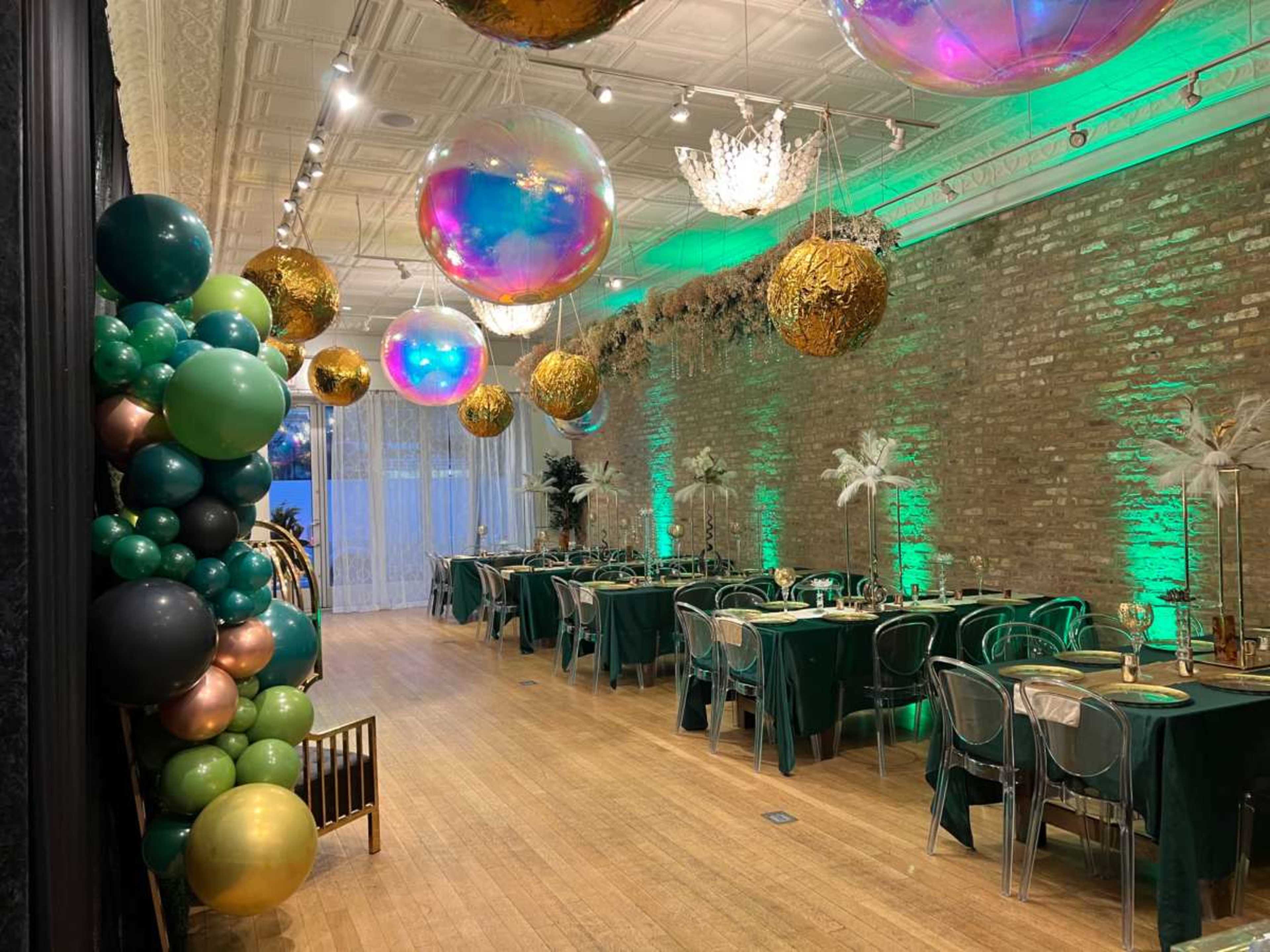 Logan square spacious gallery with an outdoor space, Chicago, IL | Off ...