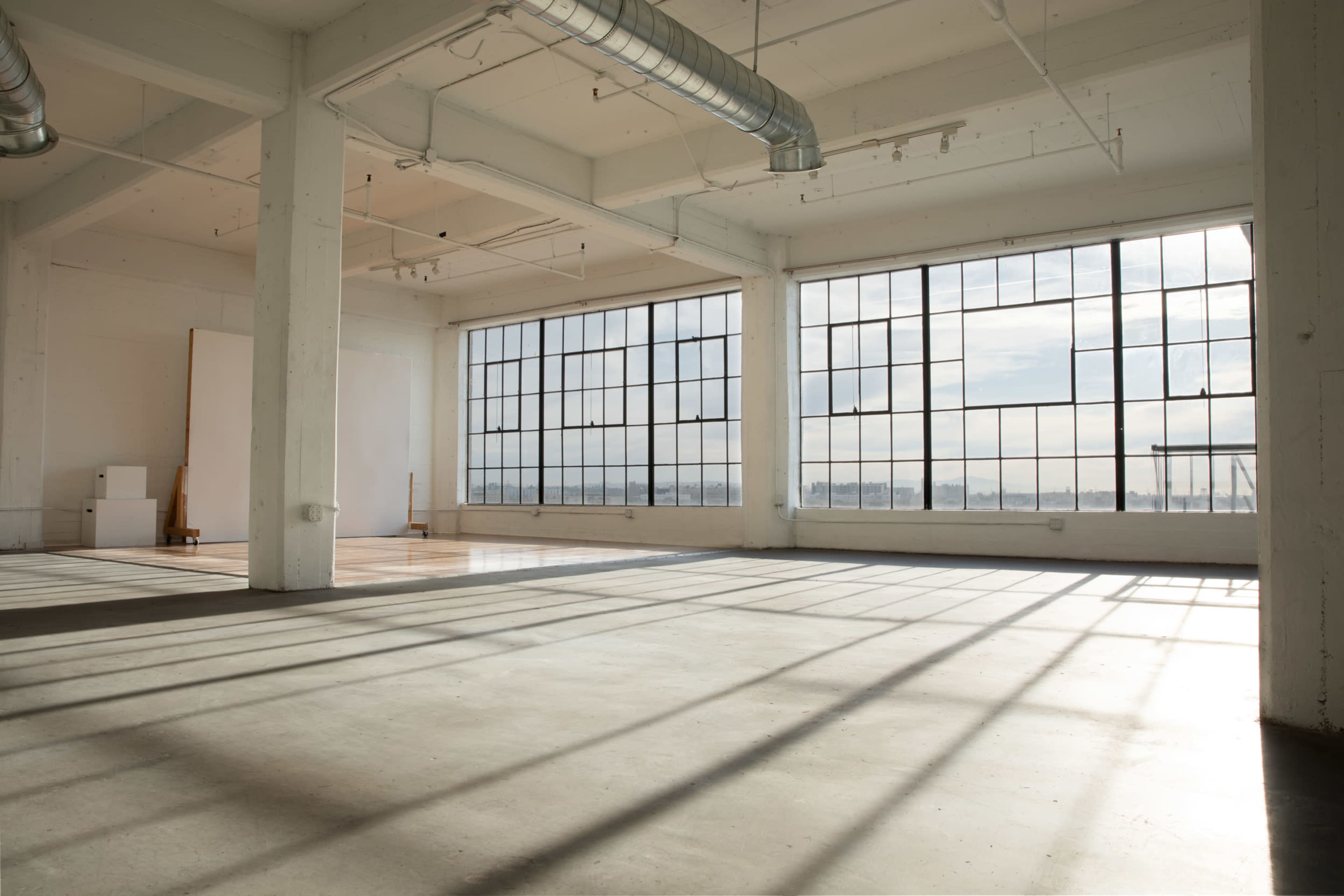 Large Sunrise East Facing Natural Light Studio With A/C | Studio F, Los ...
