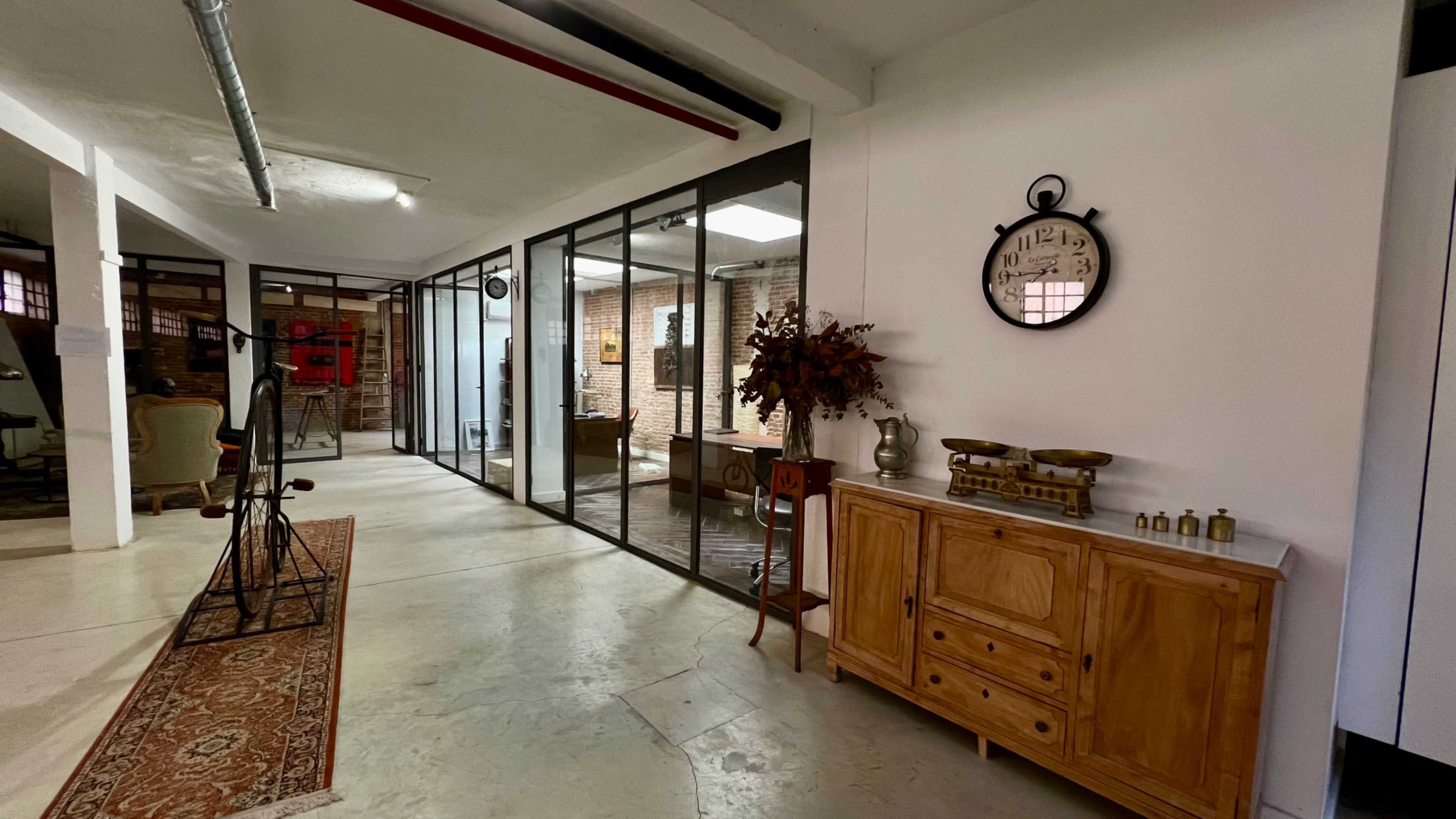 New Reset Space | Nave con luz natural, rústico con estilo vanguardista ...