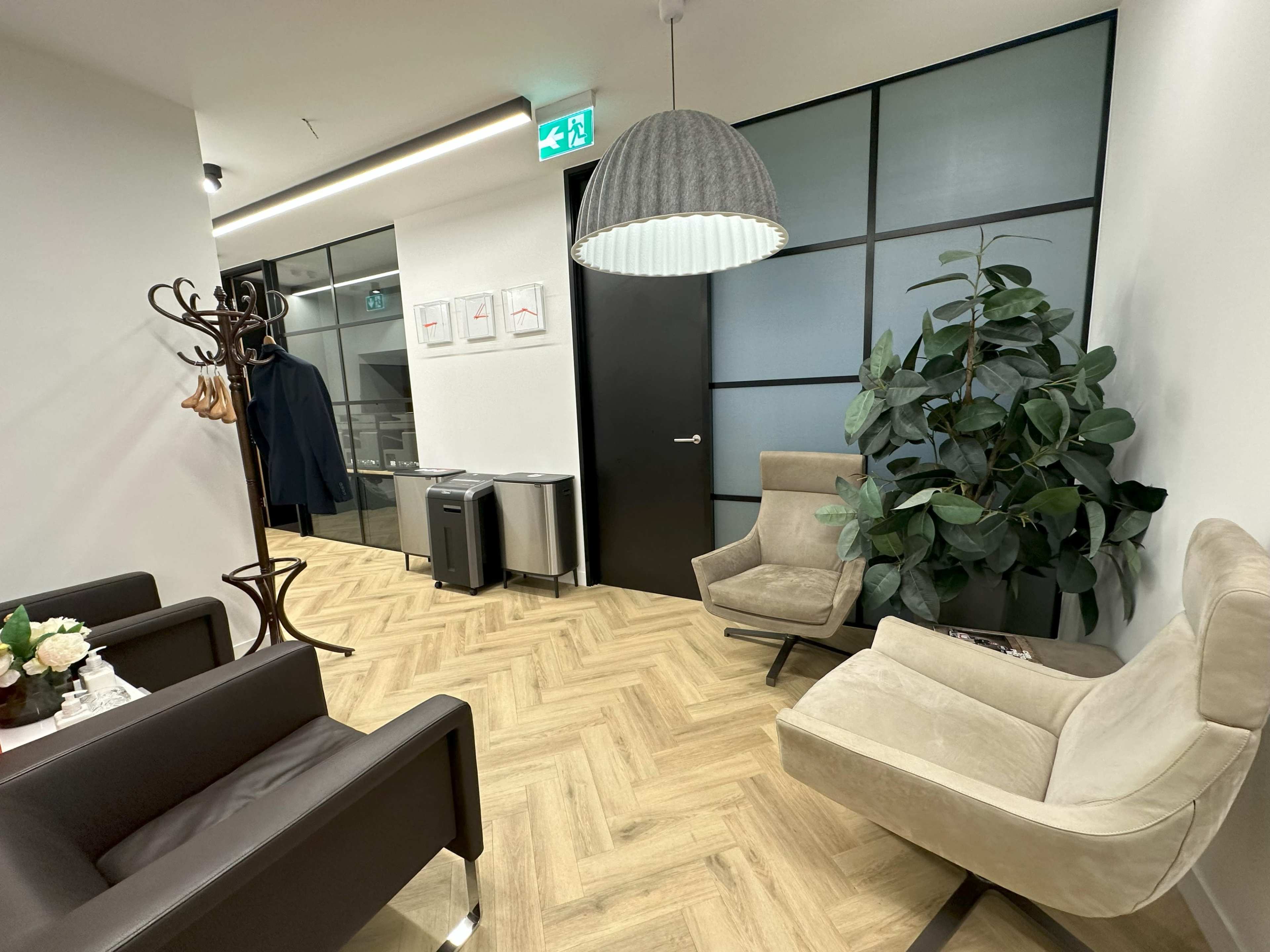 Premium meeting room in the heart of Mayfair, Mayfair, London | Off ...